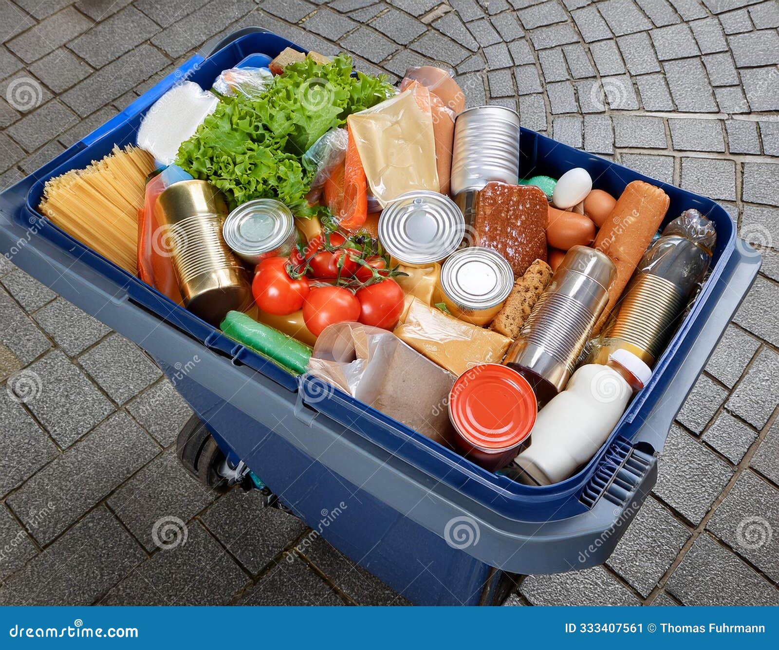 Rescuing and Reusing Food for those in Need Stock Illustration ...