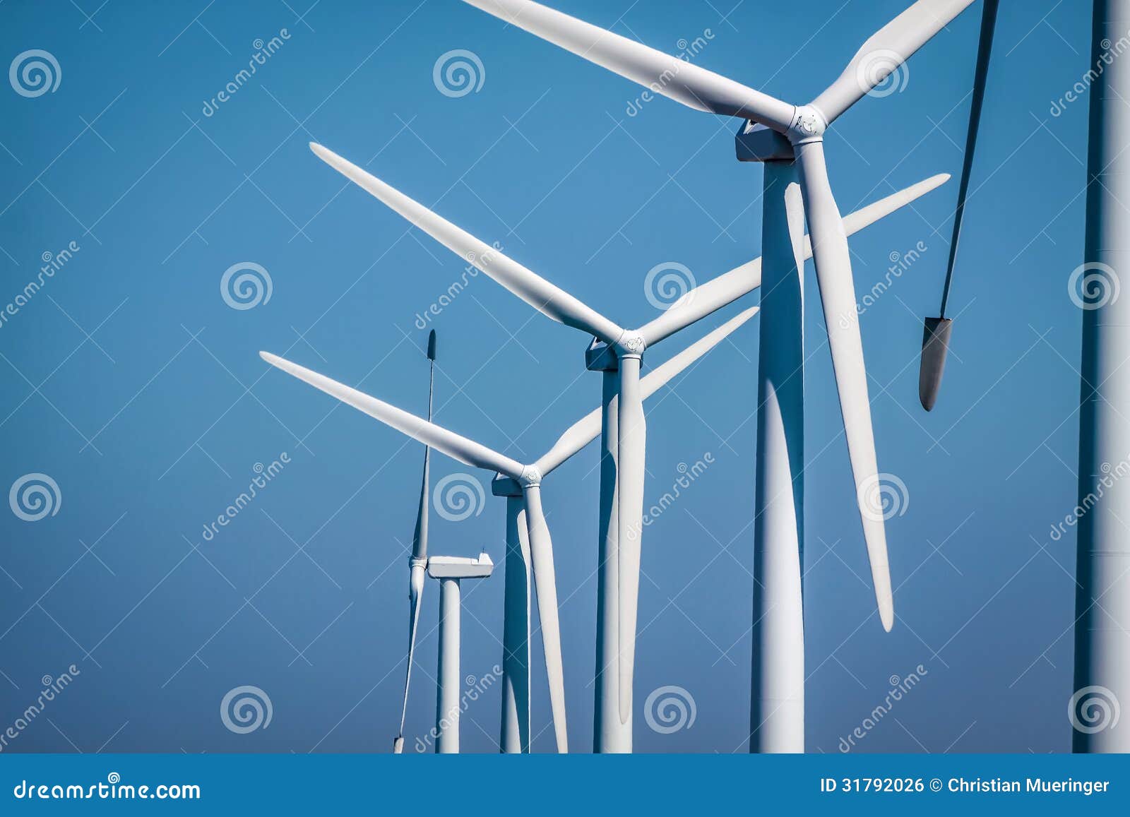Generatori eolici fotografia stock. Immagine di turbine - 31792026