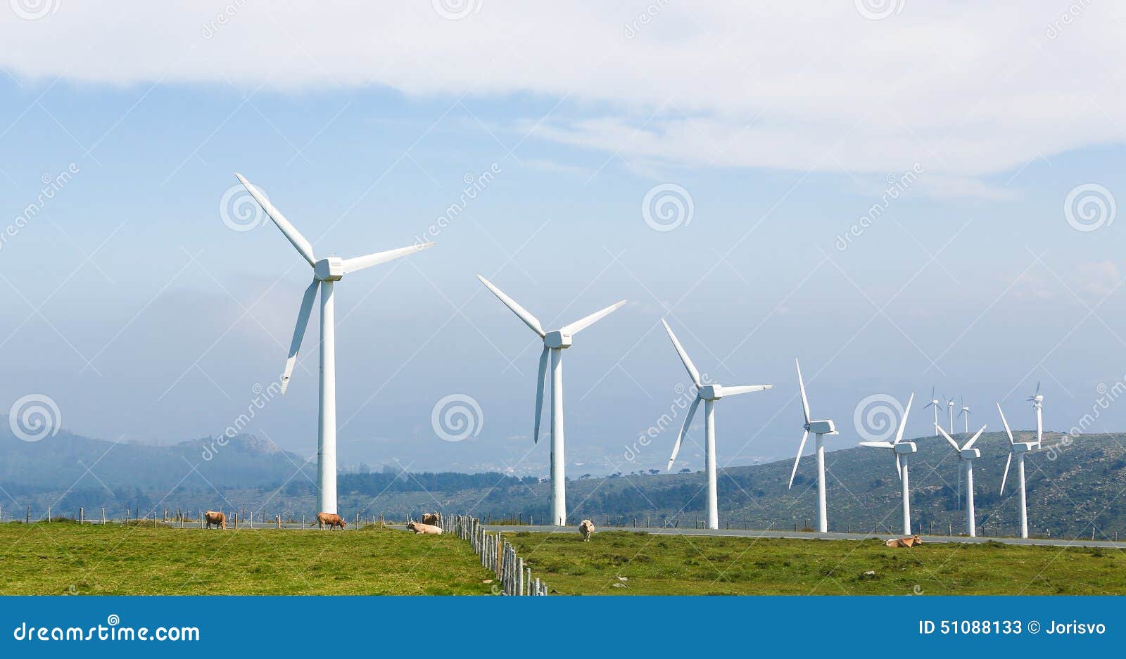 Generatori Eolici Su Un Parco Eolico in Galizia, Spagna Immagine Stock ...