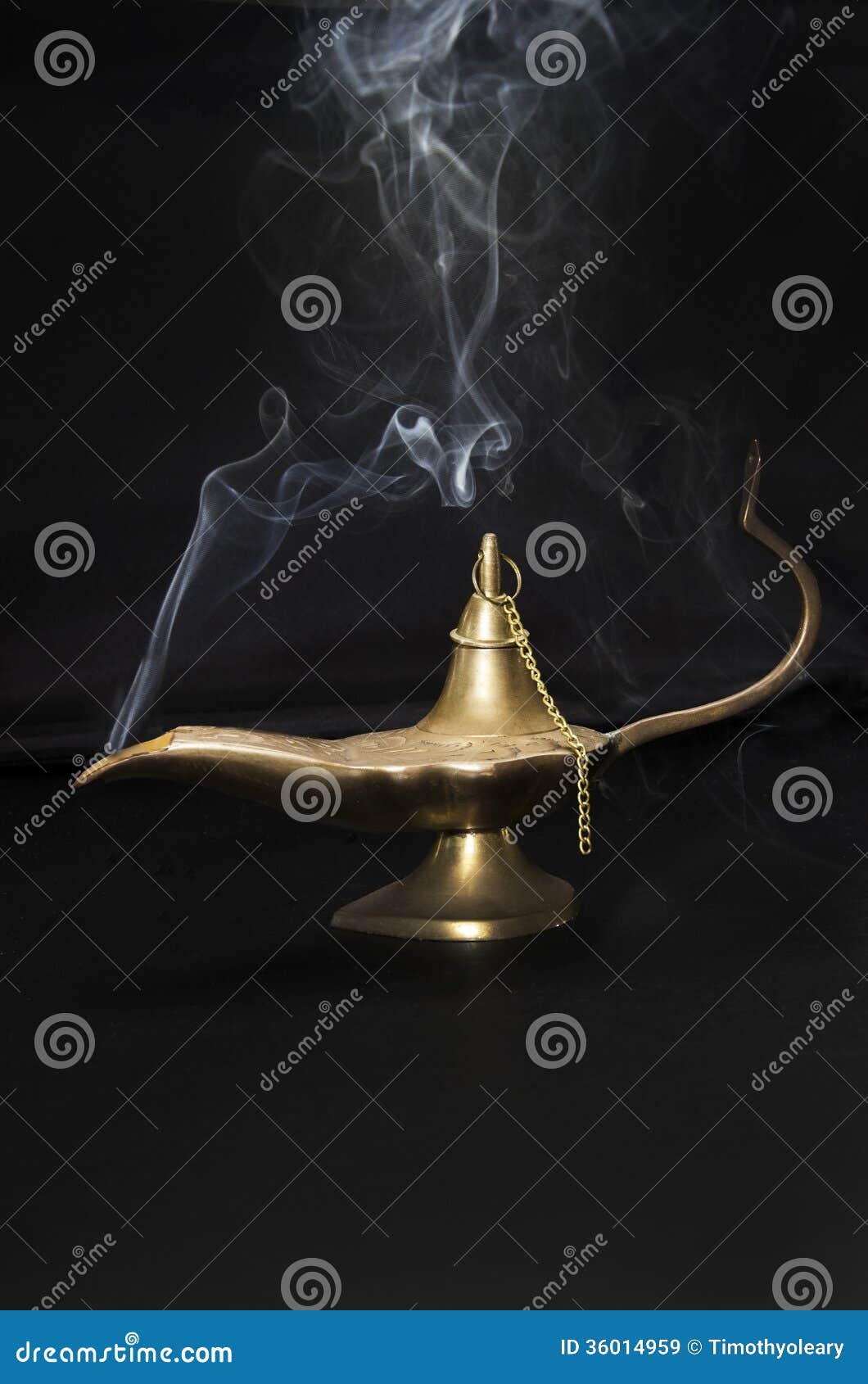 Genie Lamp imagen de archivo. Imagen de genio, magia - 36014959