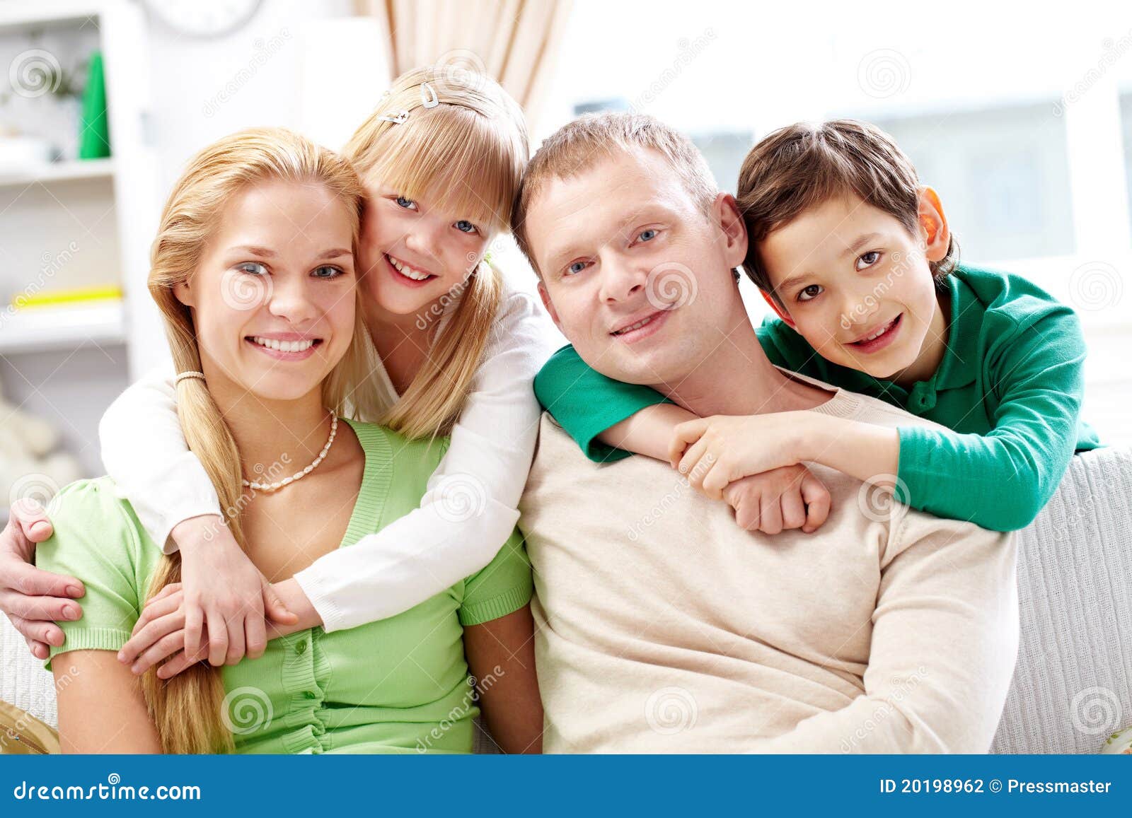 Genitori e bambini fotografia stock. Immagine di famiglia - 20198962