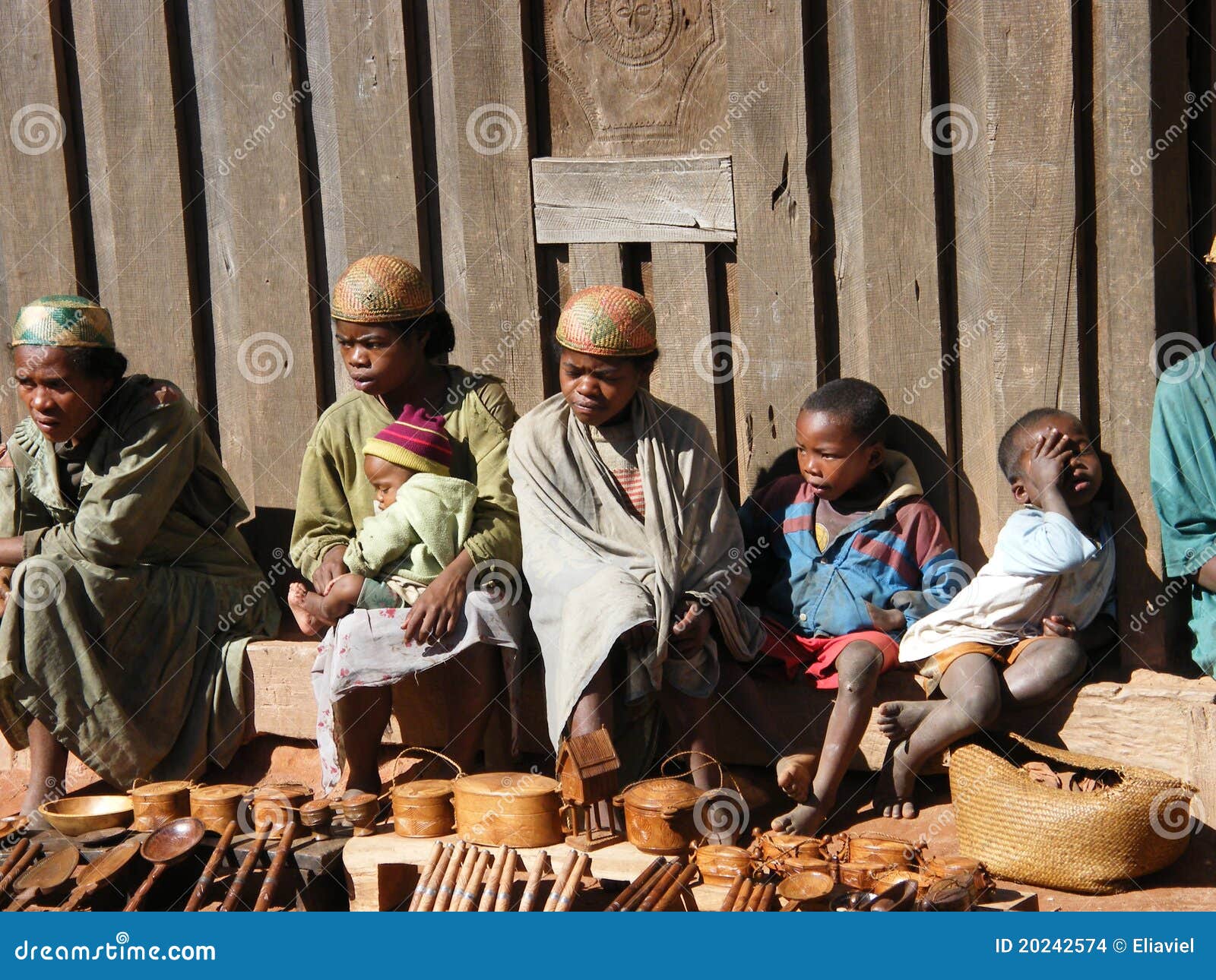 Gens Malgaches Indigènes De Village Image stock éditorial - Image du ...