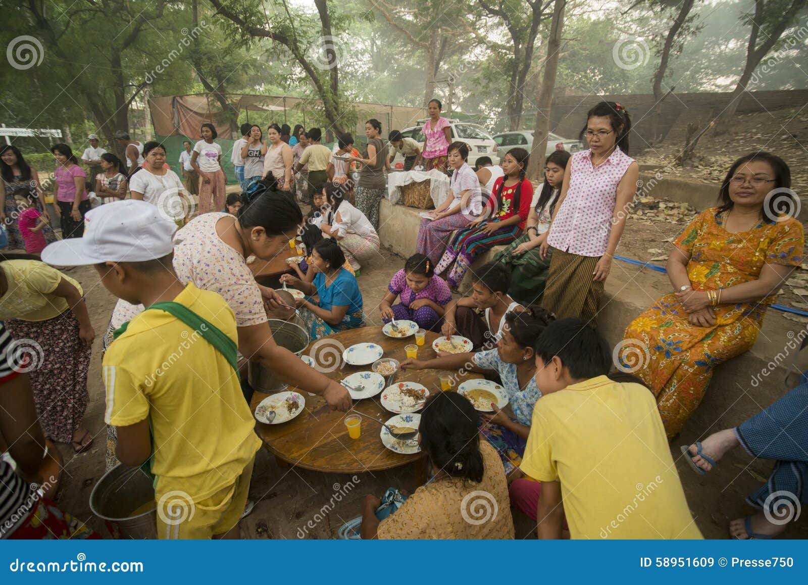 GENTE DE ASIA MYANMAR BAGAN Imagen de archivo editorial - Imagen de ...