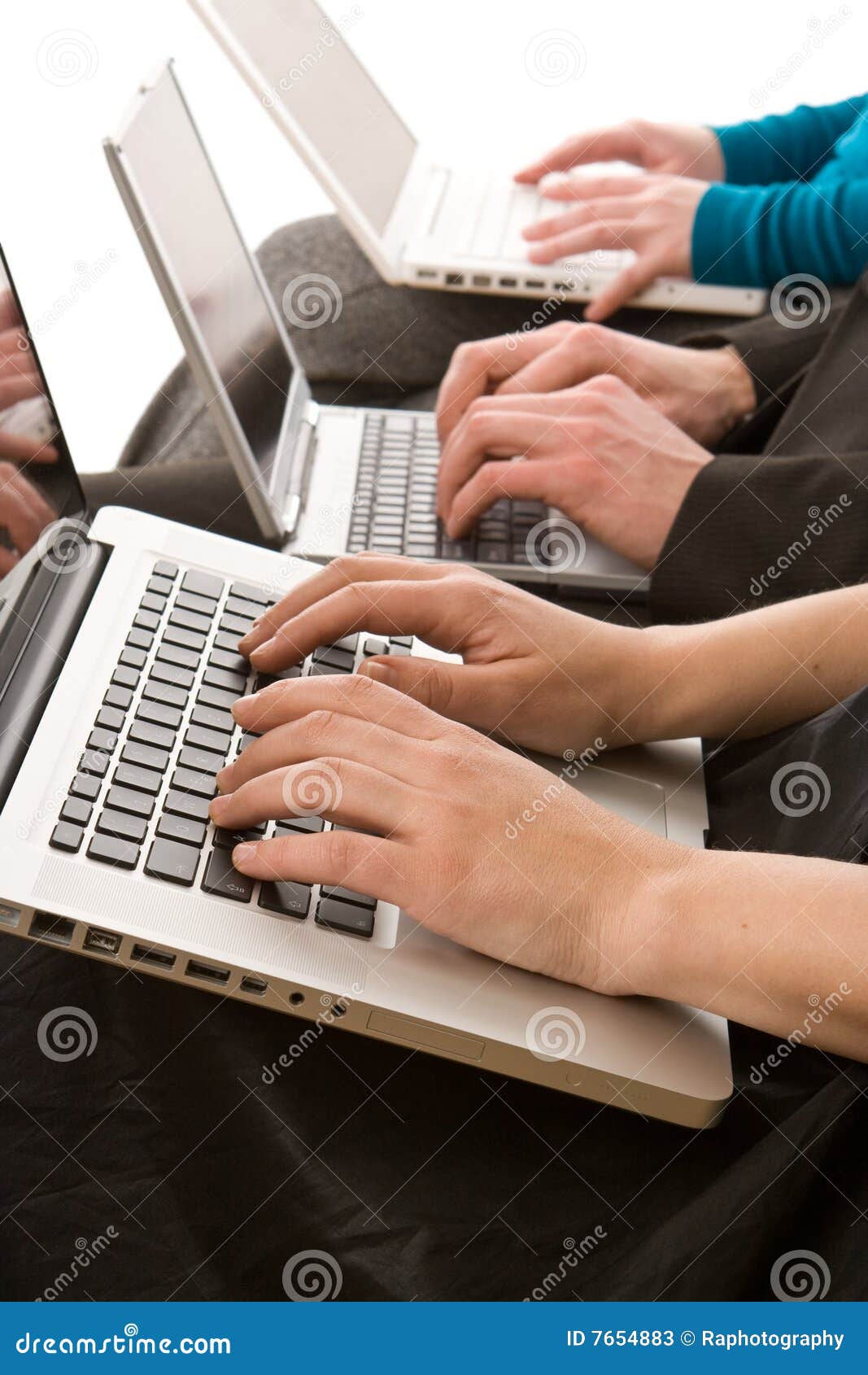 Gente Di Affari Che Per Mezzo Dei Computer Portatili Per Fare Le Note ...