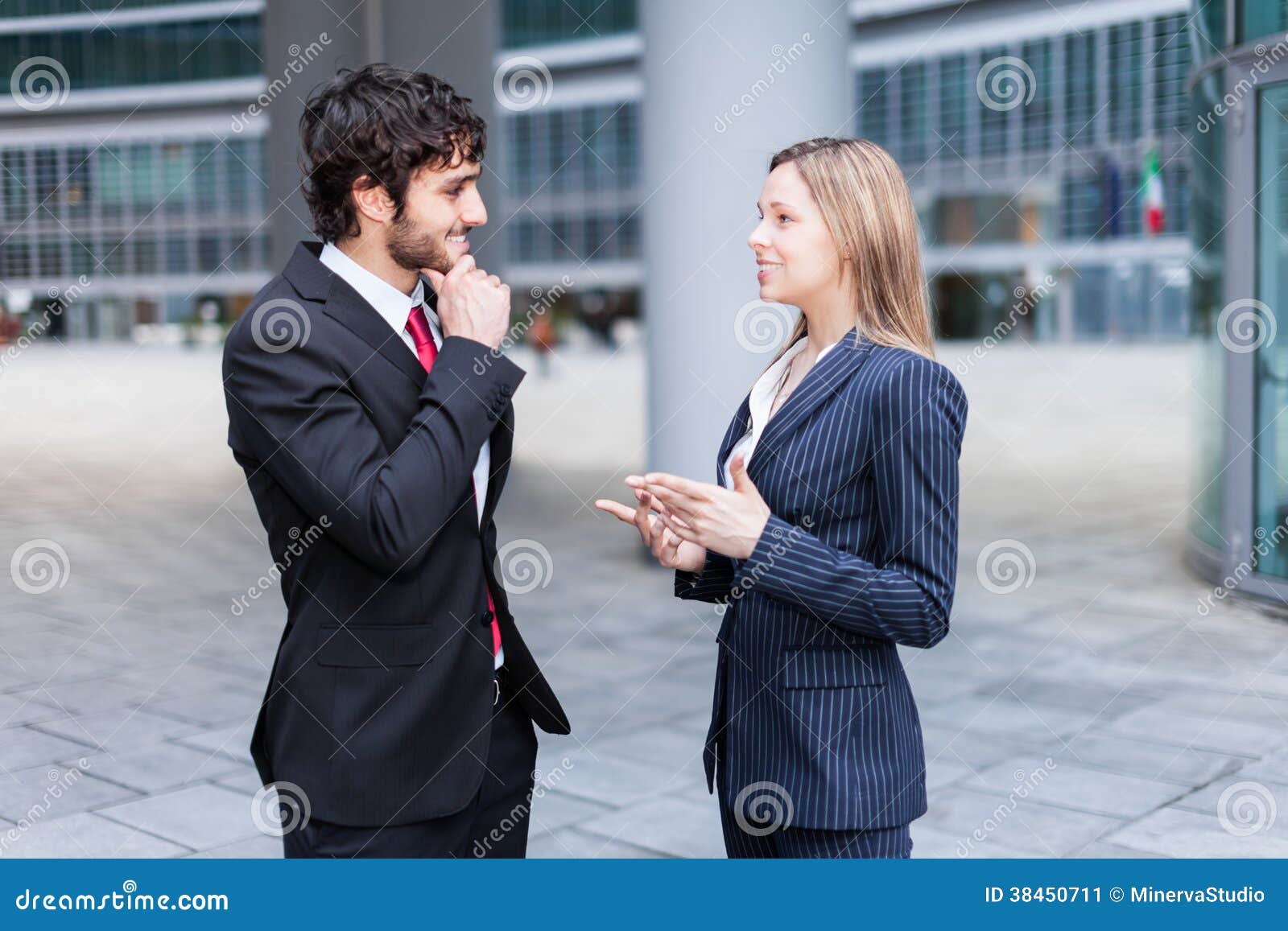 Gente Di Affari Di Discussione Immagine Stock - Immagine di azienda ...