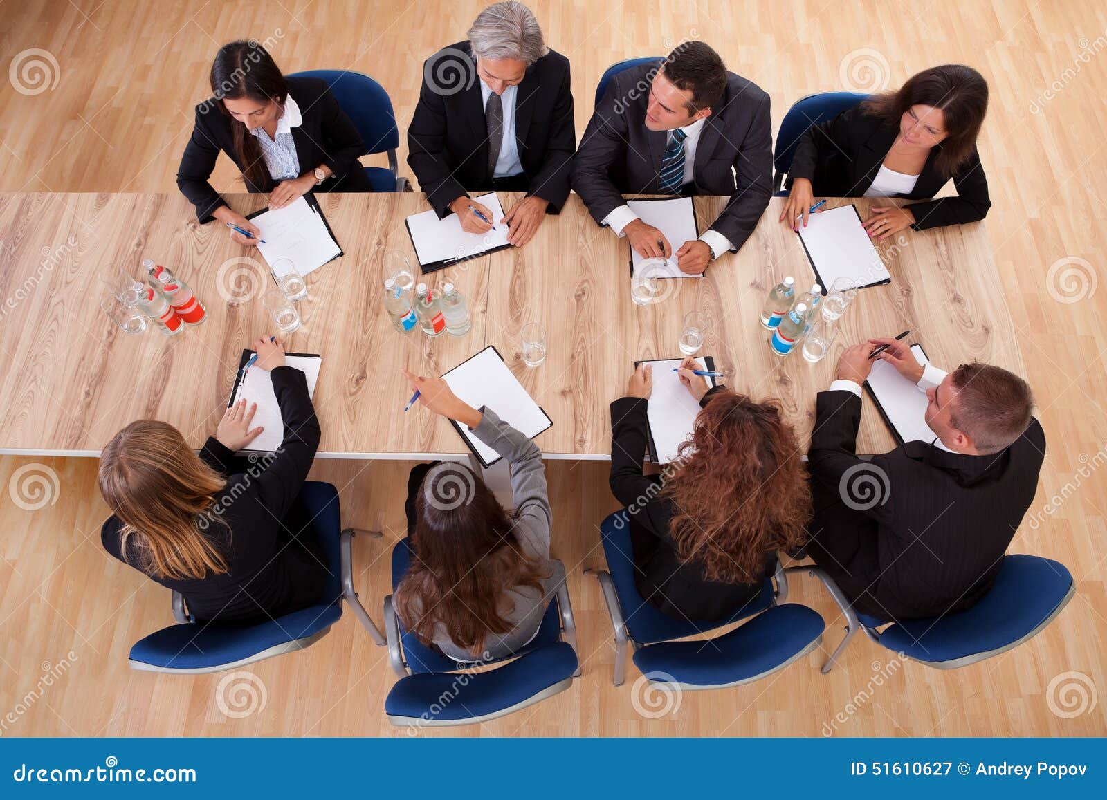 Gente Di Affari in Una Riunione Immagine Stock - Immagine di gruppo ...