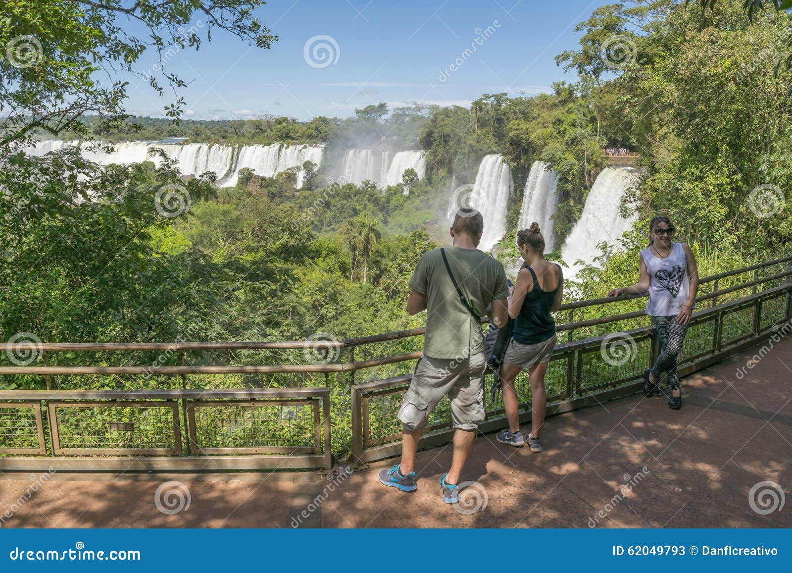 Gente En El Parque De Iguazu Foto de archivo editorial - Imagen de ...