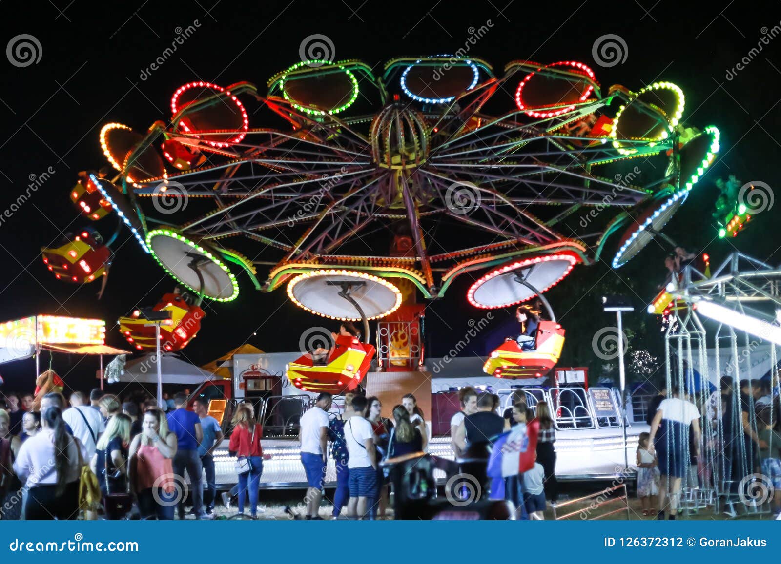 Gente En Parque De Atracciones Fotografía editorial - Imagen de croacia ...