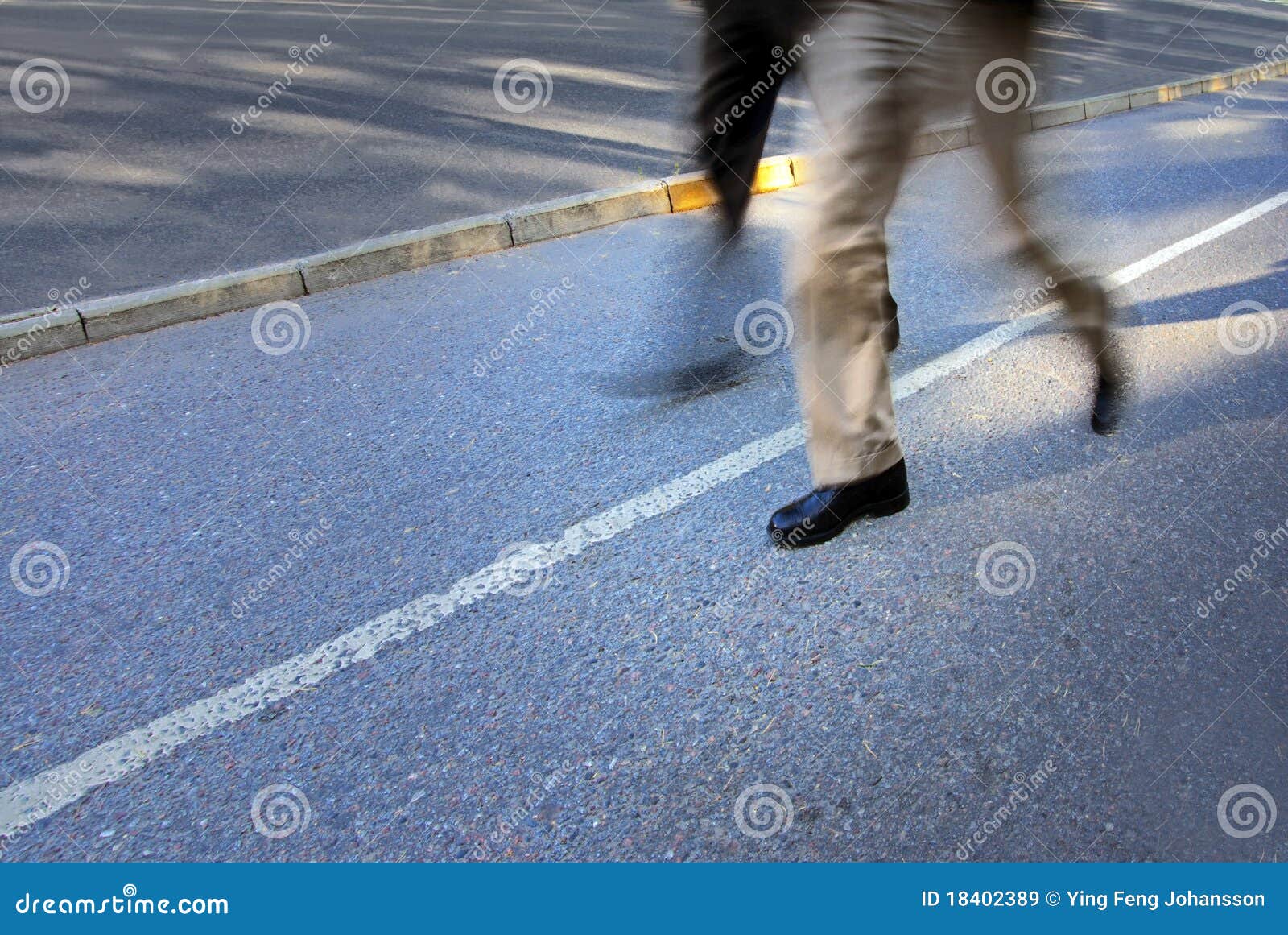 Gente en una prisa imagen de archivo. Imagen de oscurecer - 18402389