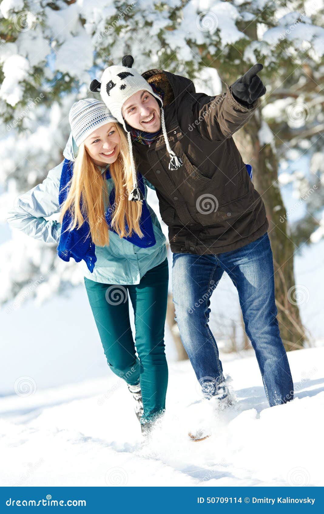 Gente Feliz Joven En Invierno Foto de archivo - Imagen de pares ...