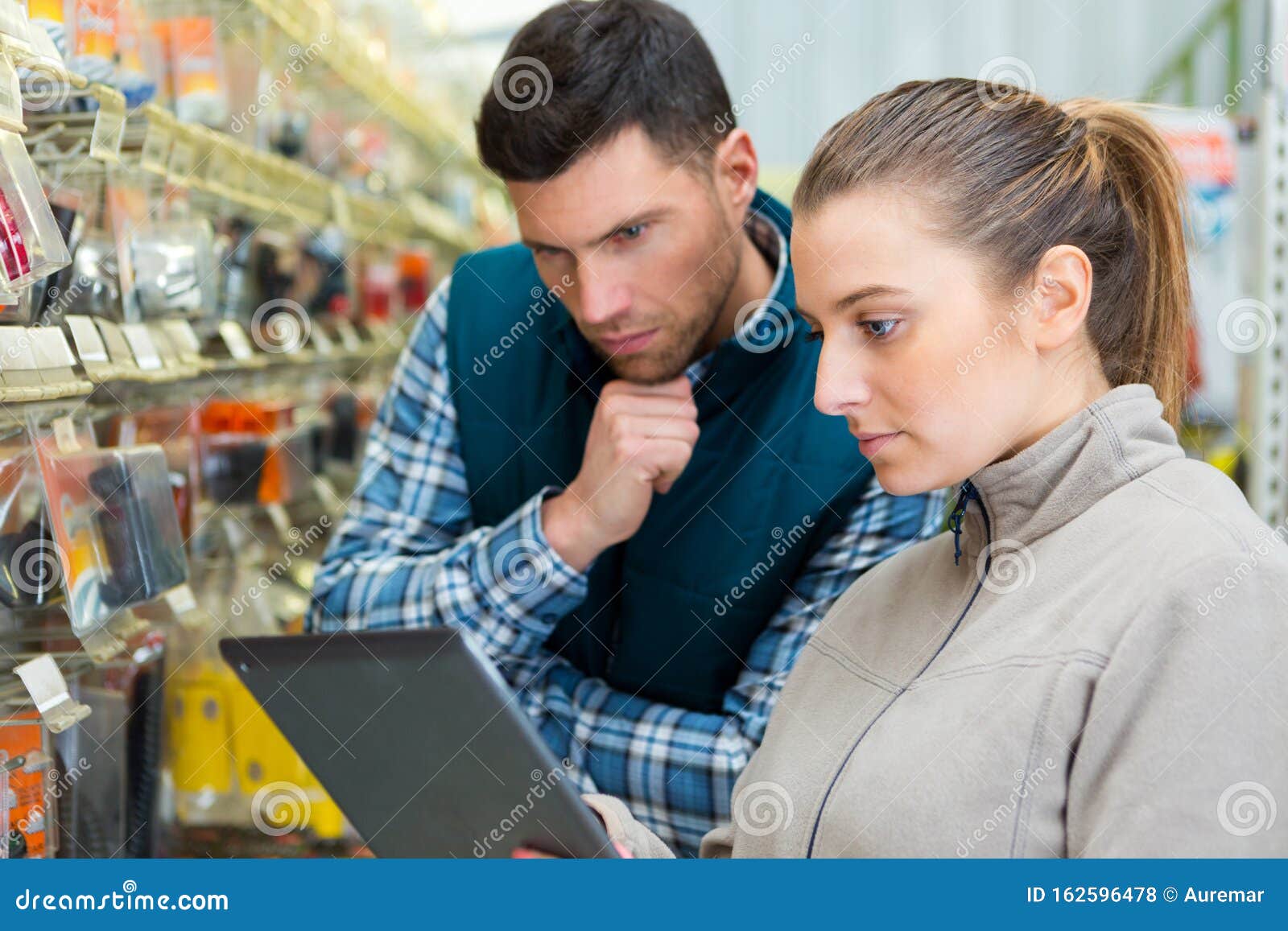 Gente Haciendo Compras En Almacenes O Almacenes Foto de archivo ...