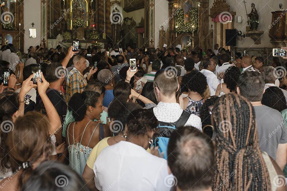 Gente Rezando En Una Misa Religiosa Foto Editorial Imagen De Calle