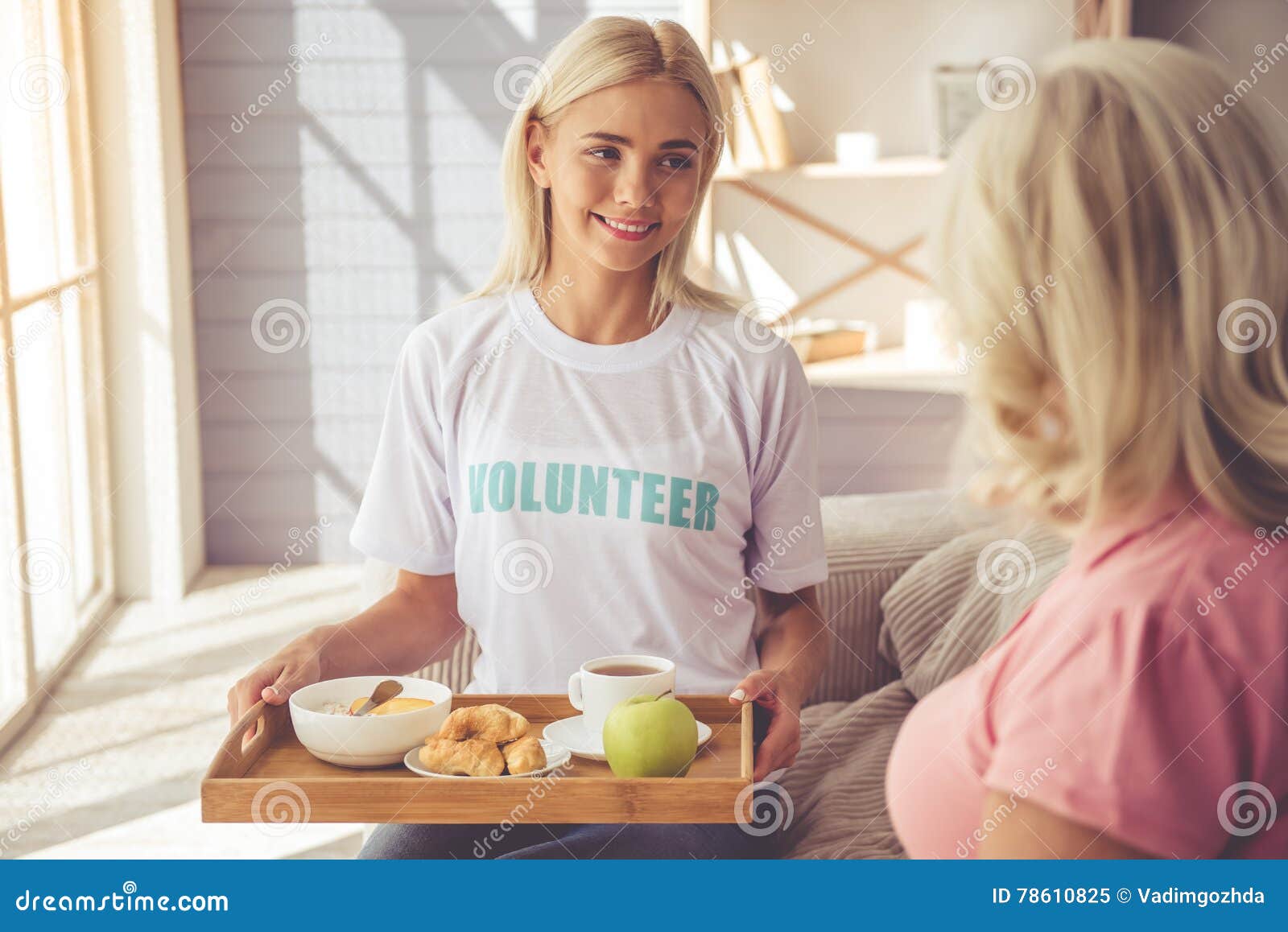 Gente Volontaria Ed Anziana Immagine Stock - Immagine di badante ...