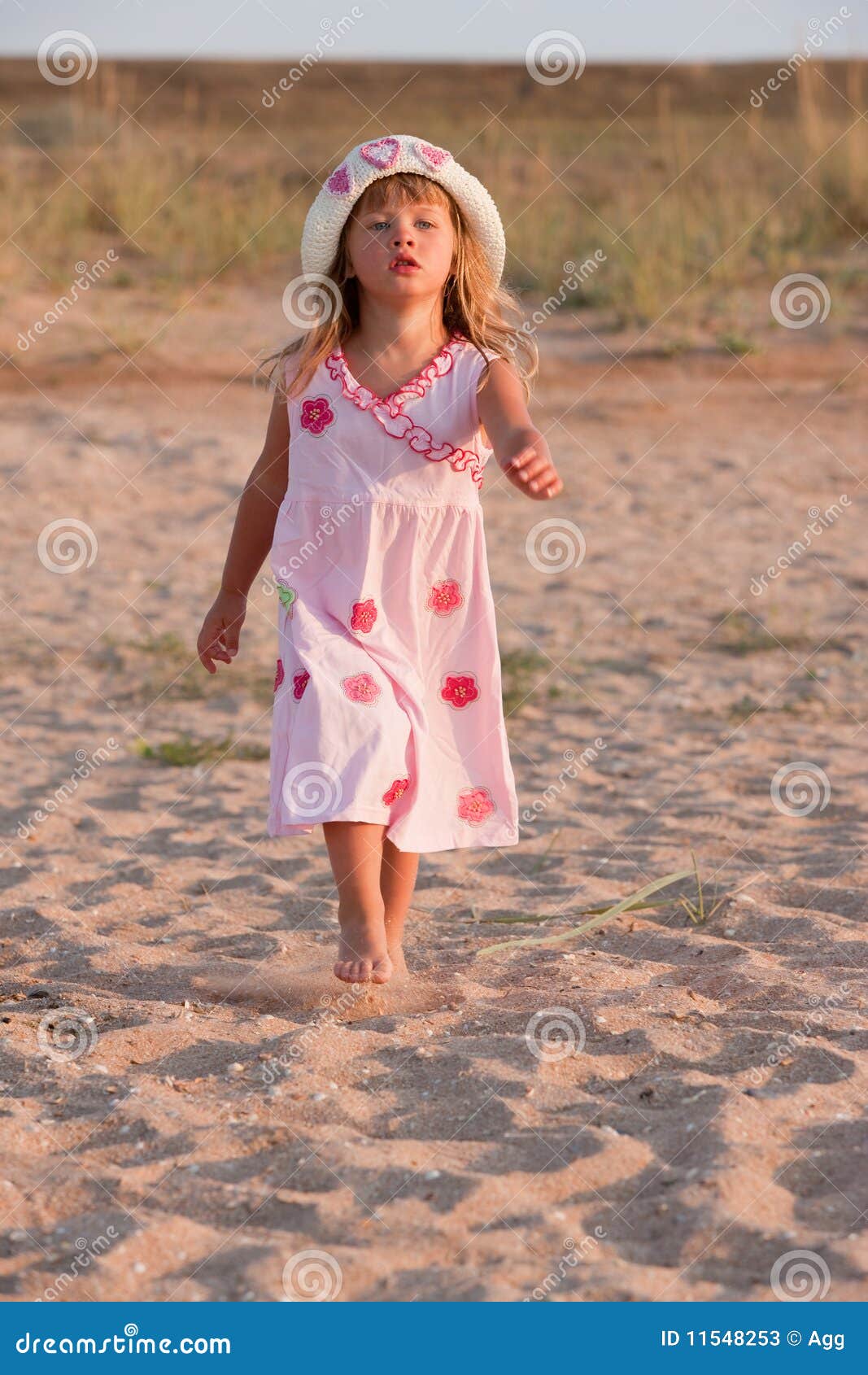 Gentille fille image stock. Image du gosse, nature, gens - 11548253