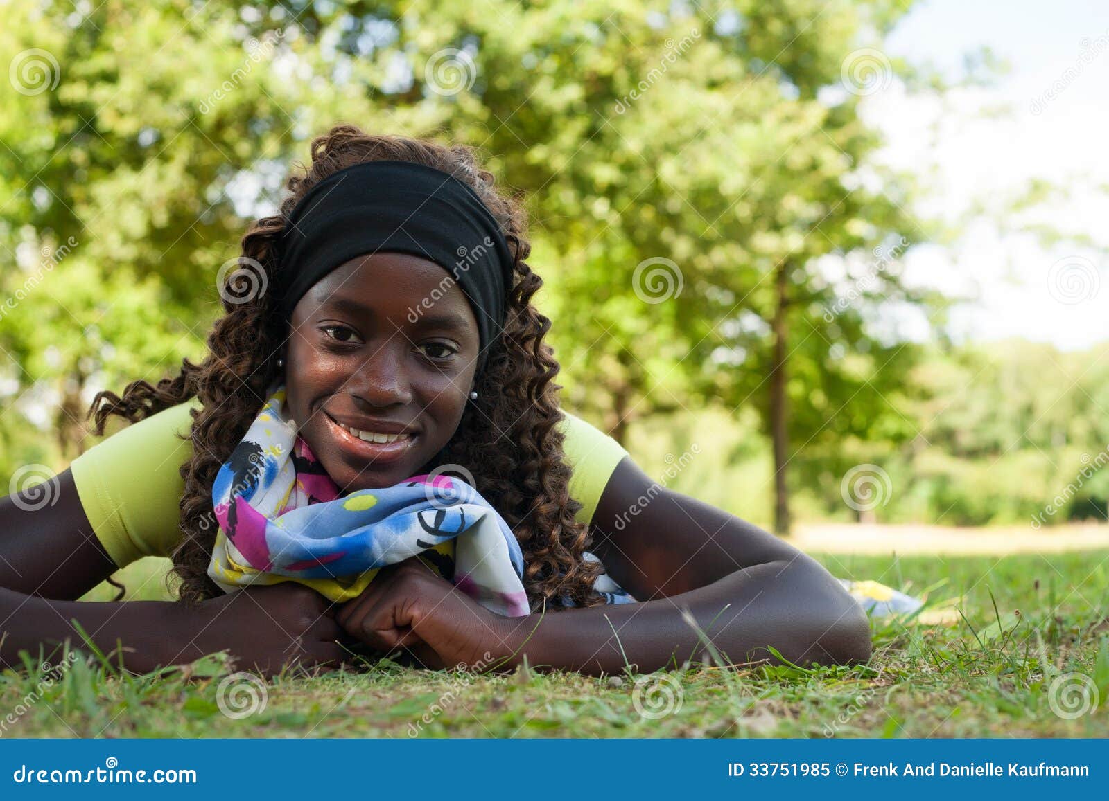 Gentille Fille Noire Adolescente Image stock - Image du fille, humain ...