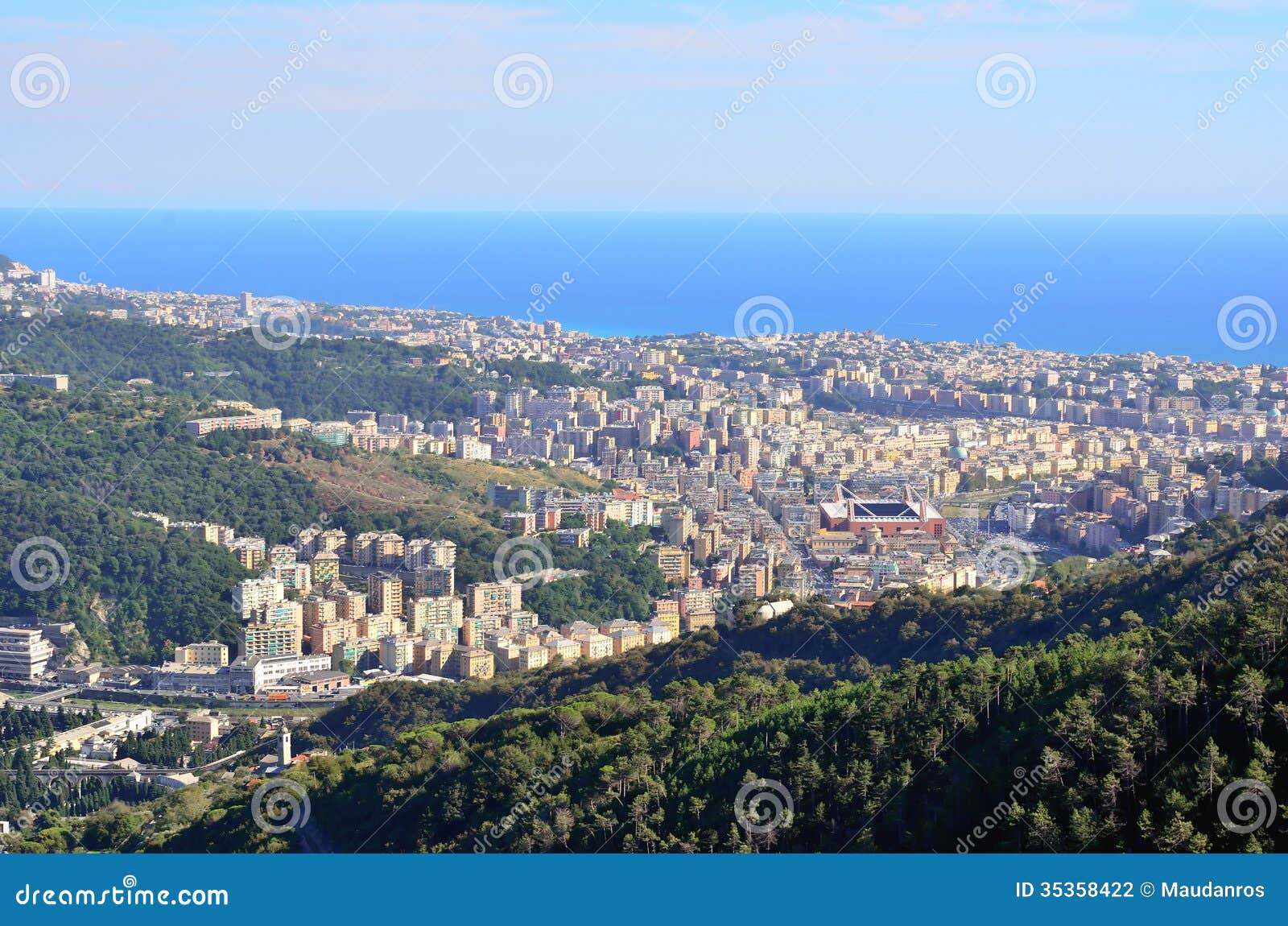 Genua, Italien stockfoto. Bild von himmel, stadtbild - 35358422