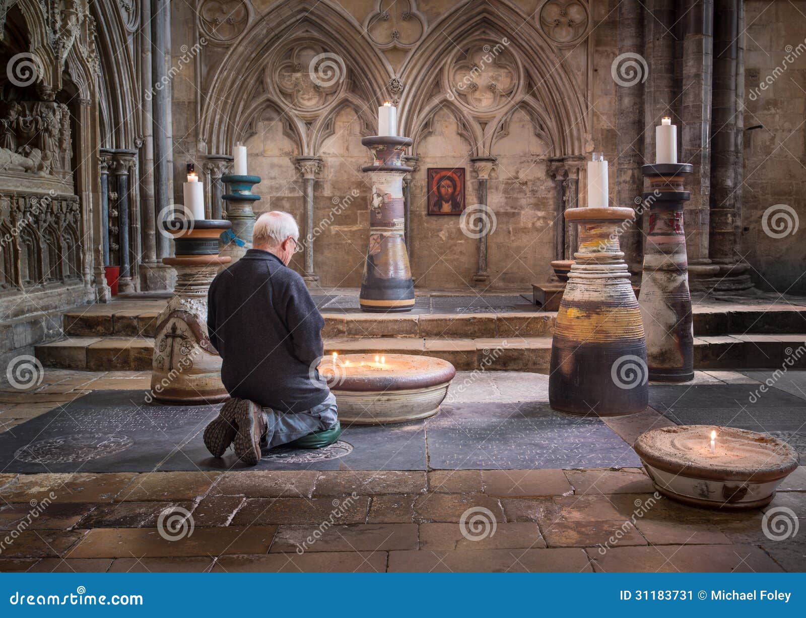 Genuflexión imagen de archivo. Imagen de edificio, normando - 31183731