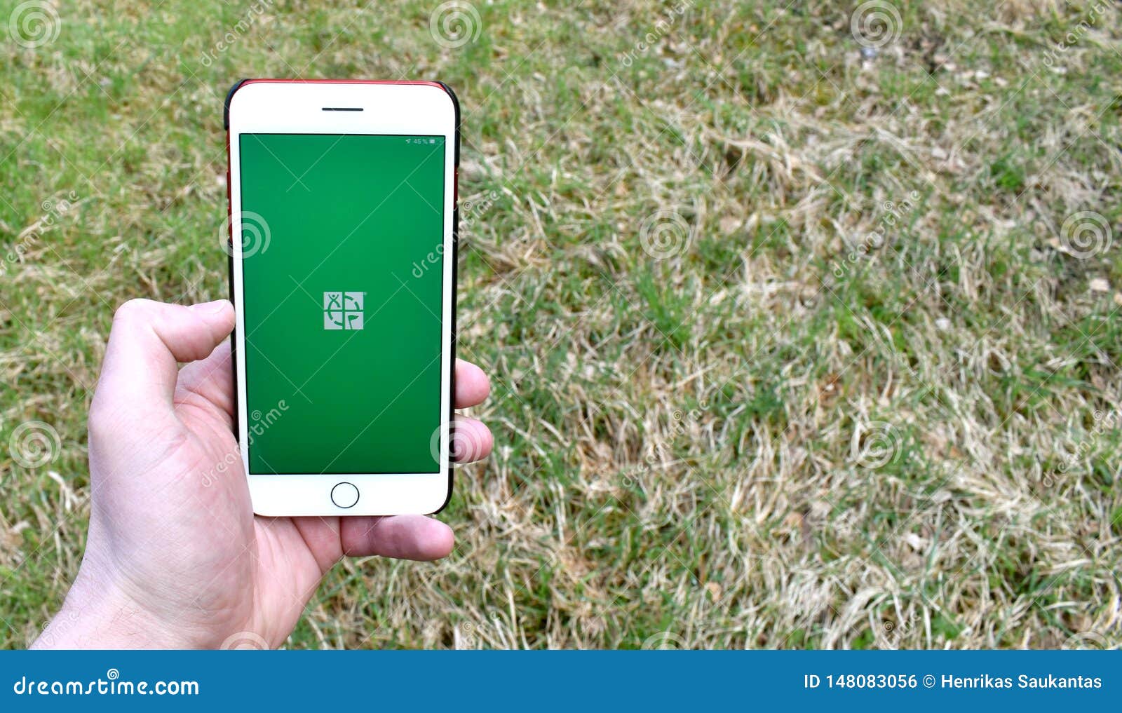 Geocaching App Launching Screen on a Smartphone Editorial Photo - Image ...