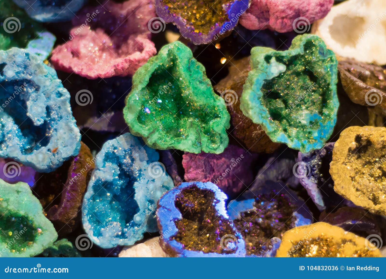 Geodi Colourful Aperti Tagliando Fotografia Stock - Immagine di quarzo ...