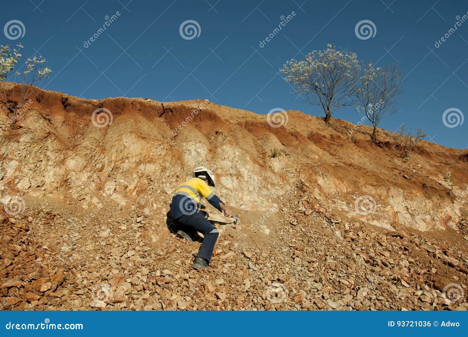 Geologist Hammering Rocks - Australia Editorial Photo - Image of land ...