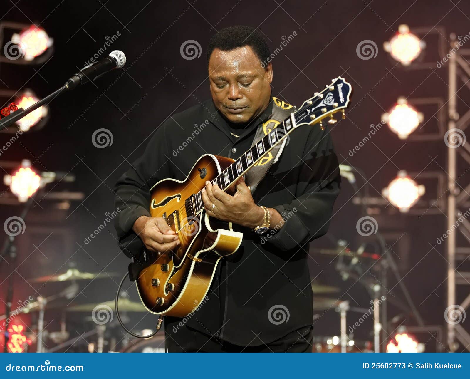 GEORGE BENSON editorial stock photo. Image of musician - 25602773