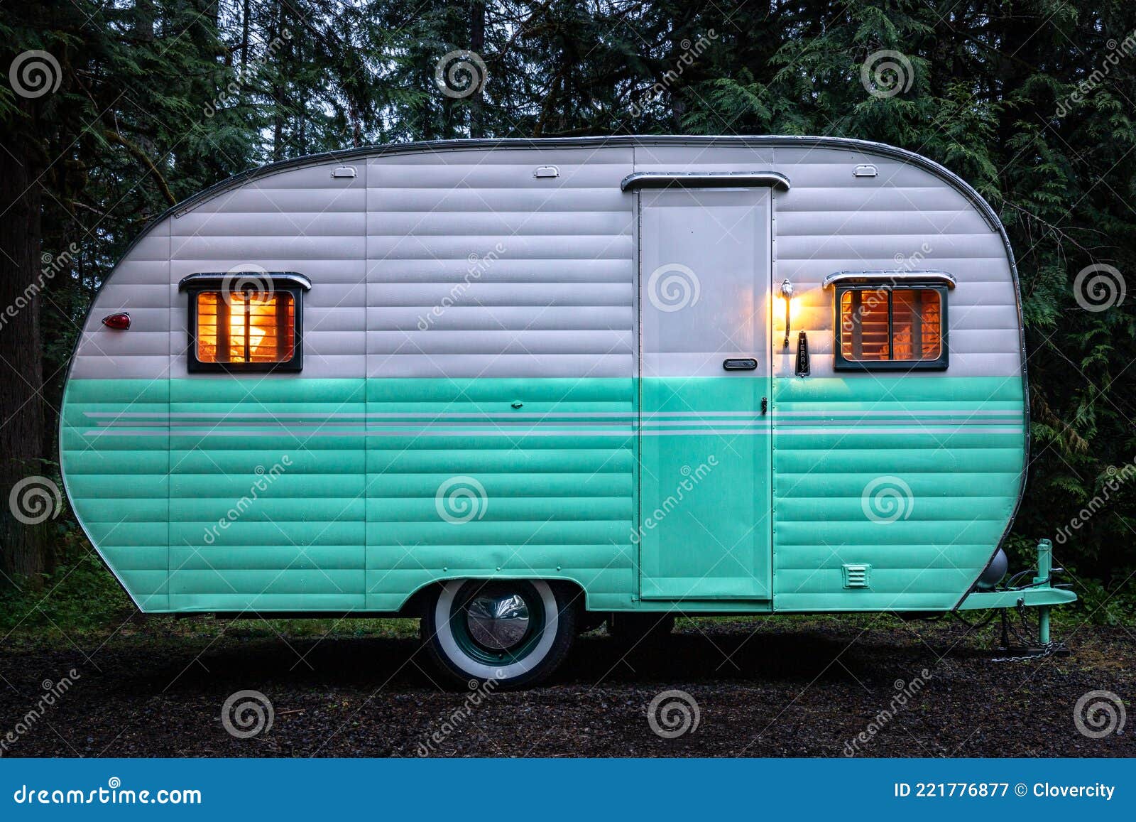 Estacada, or - USA: 06-12-2021: Vintage Terry Trailer, Fully Restored ...