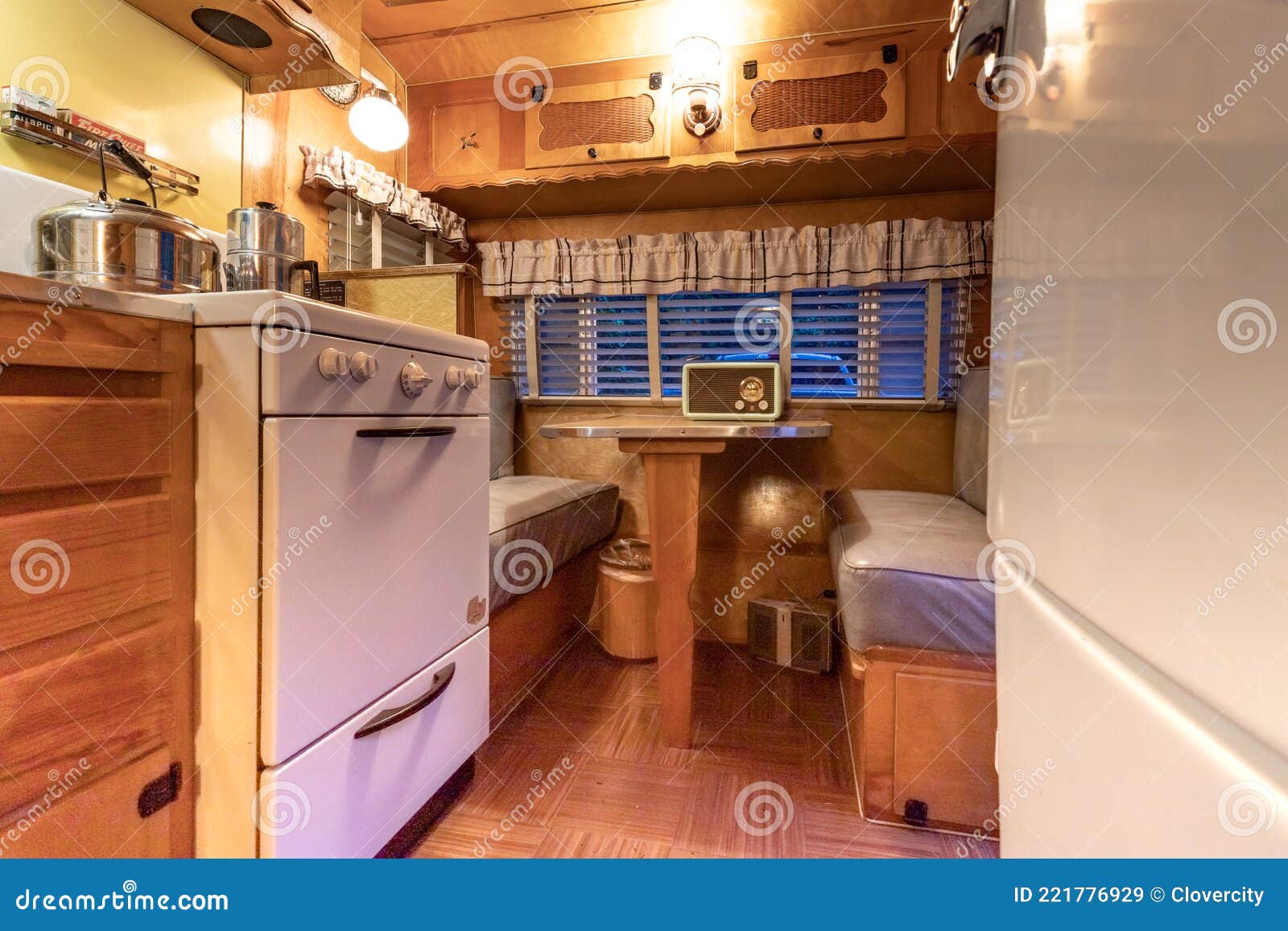Estacada, or - USA: 06-12-2021: Vintage Terry Trailer, Fully Restored ...