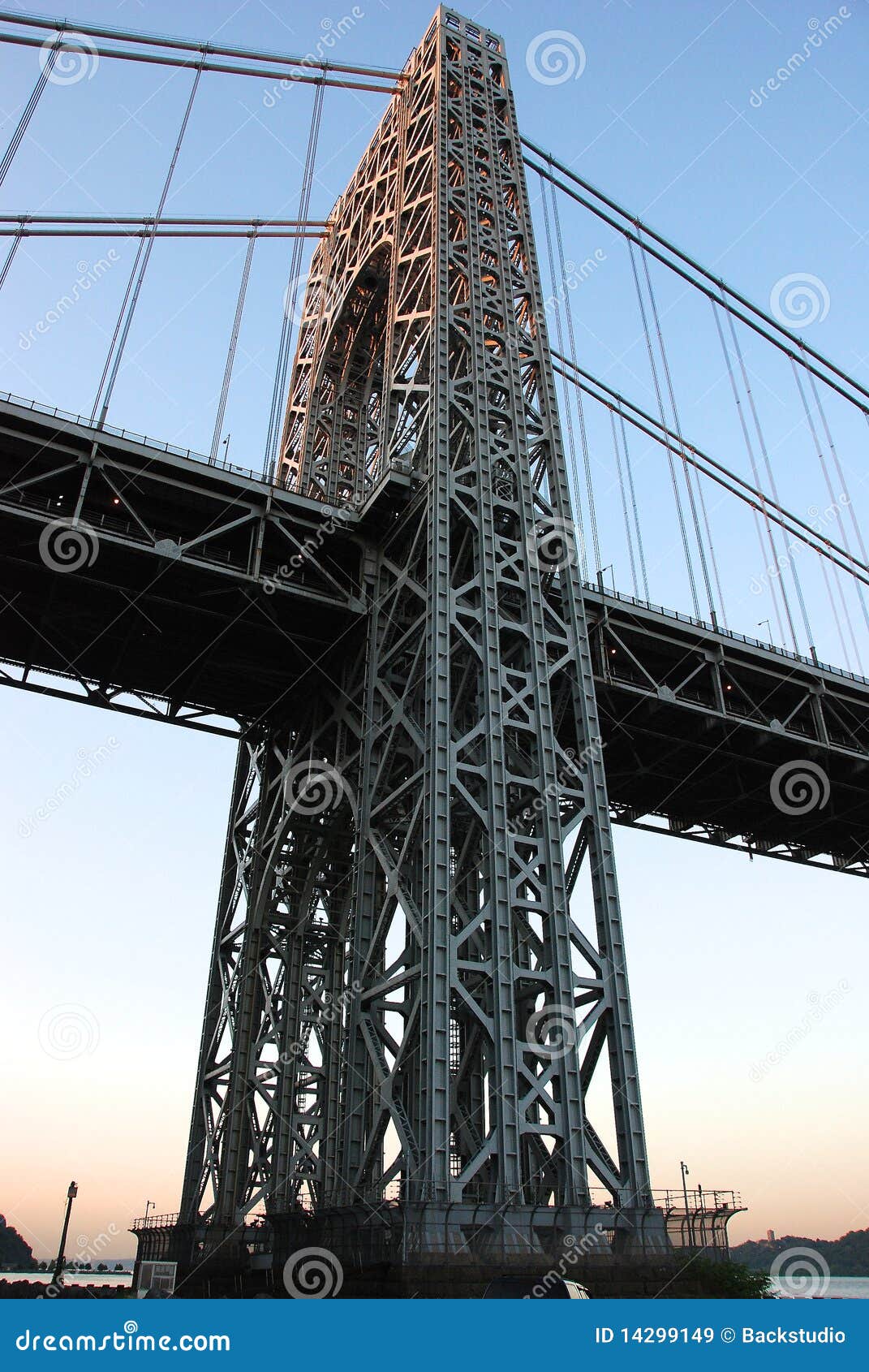 George Washington Bridge Tower Stock Image - Image of steel, arch: 14299149