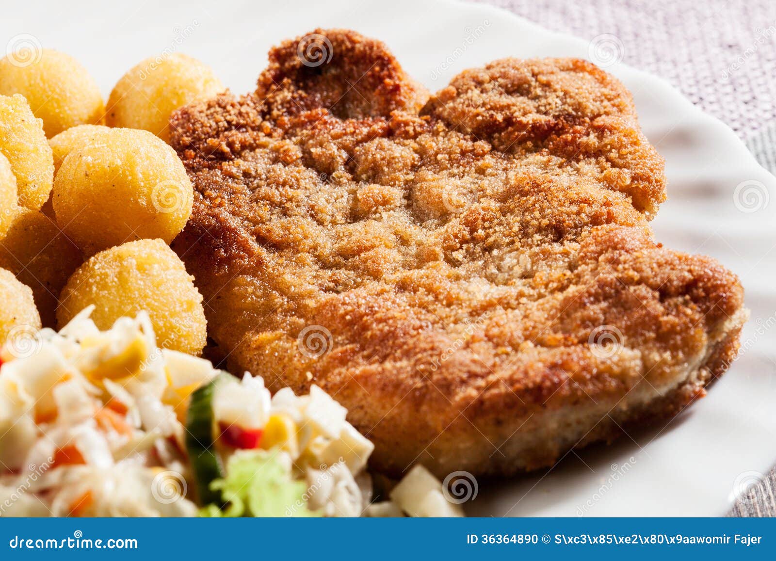 Gepaneerde Kotelet En Aardappels Stock Foto - Image of aardappels ...