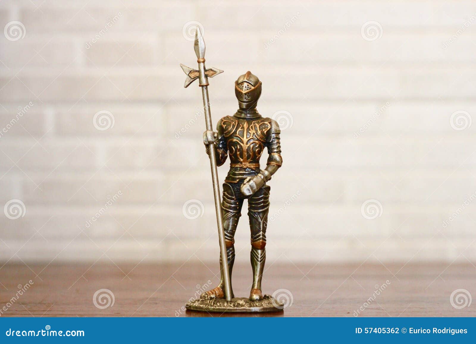 Gepantserde Ridder Met Lans Stock Foto - Image of figuurtje, metaal ...