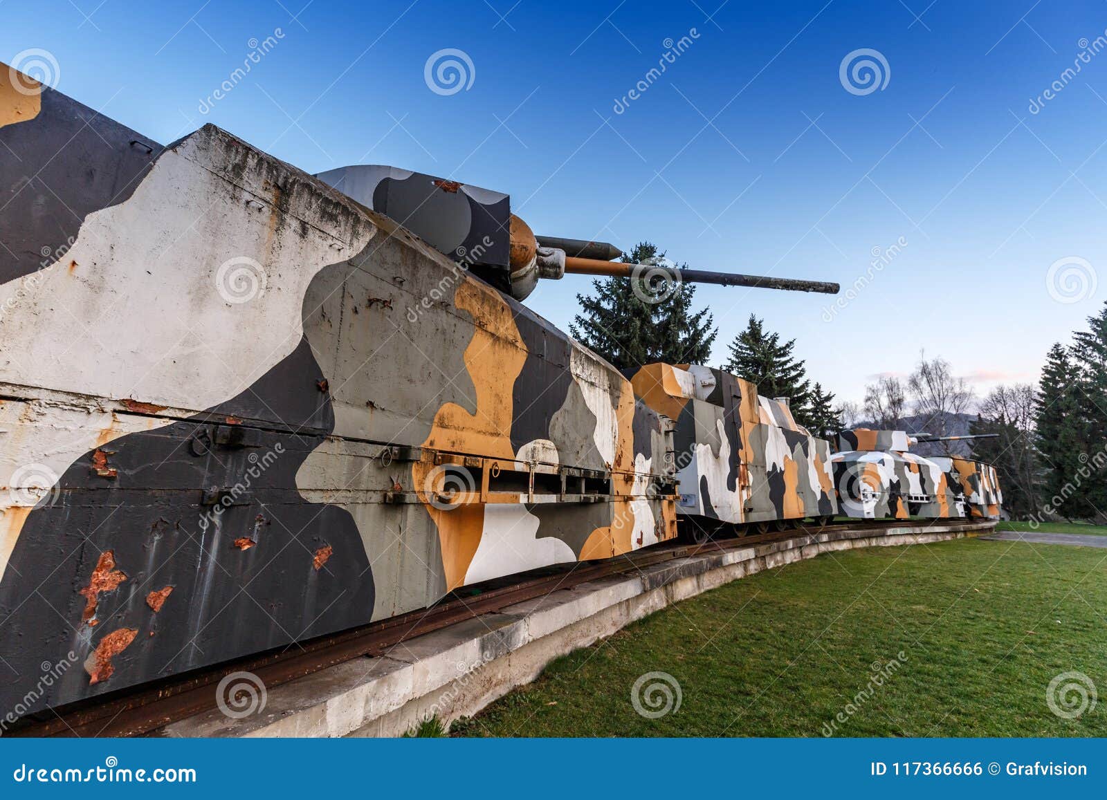 Gepanzerter Zug Stock-Fotos - Laden Sie 114 Royalty-Free Fotos herunter