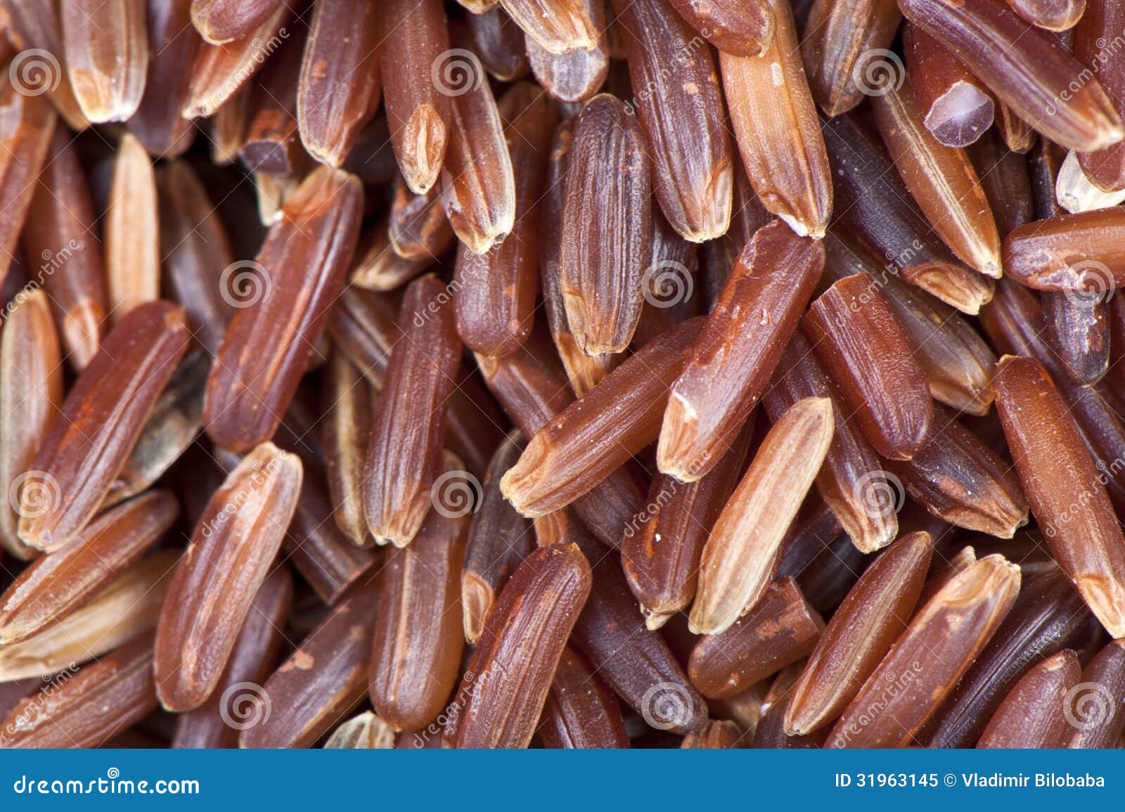 Gepelde rode rijst stock afbeelding. Image of tarwe, havermeel - 31963145