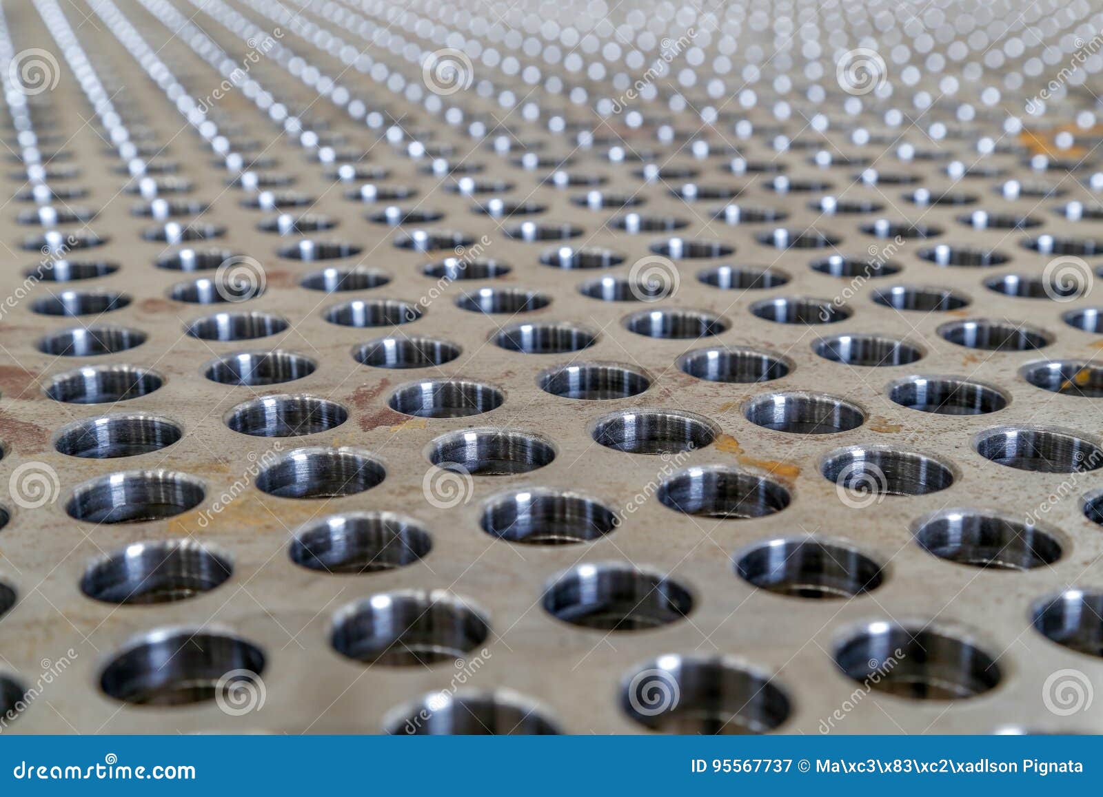Geperforeerd staal stock afbeelding. Image of modern - 95567737