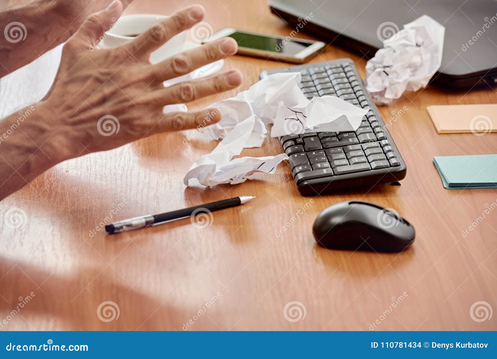 Gerando Ideias Para O Projeto Foto de Stock - Imagem de equipamento ...