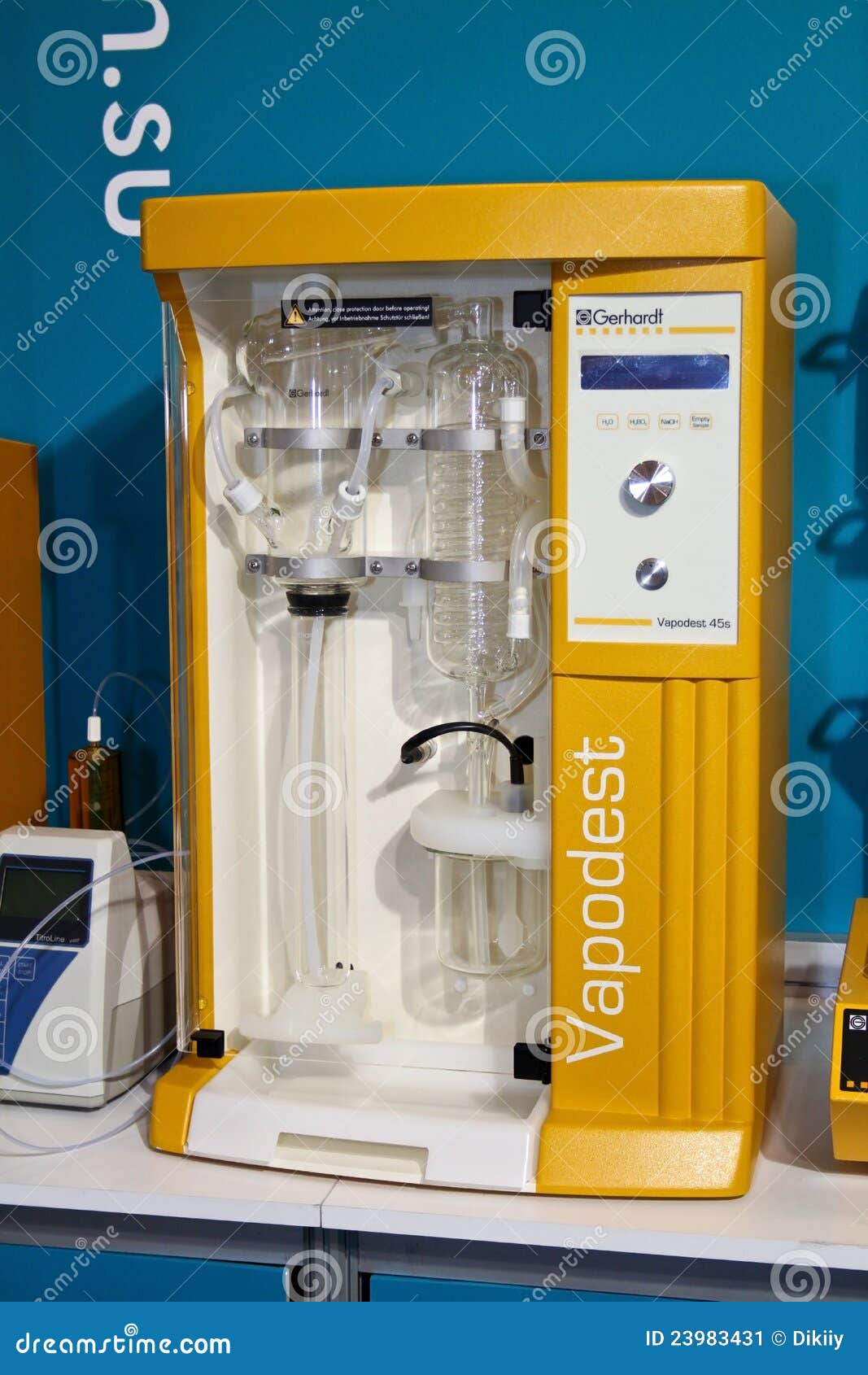 Gerhardt Programmable Distillation Systems Editorial Photo - Image of ...