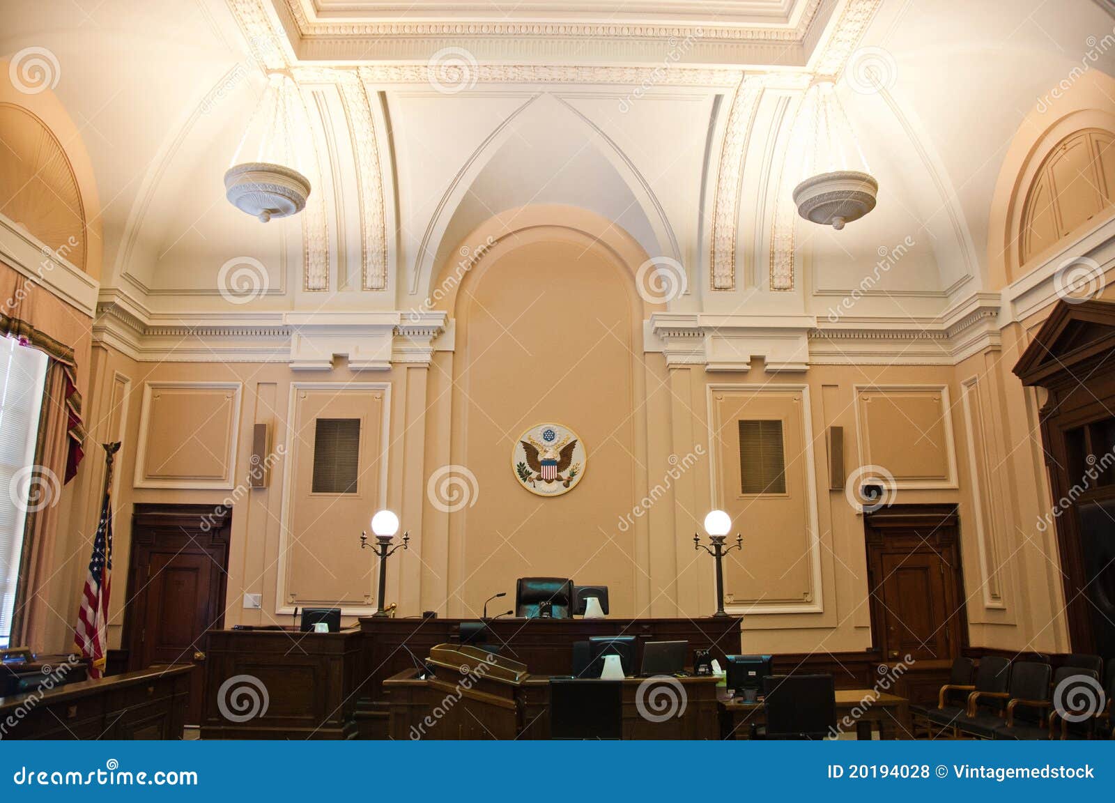 Gerichtssaal-Innenraum stockfoto. Bild von system, gerechtigkeit - 20194028