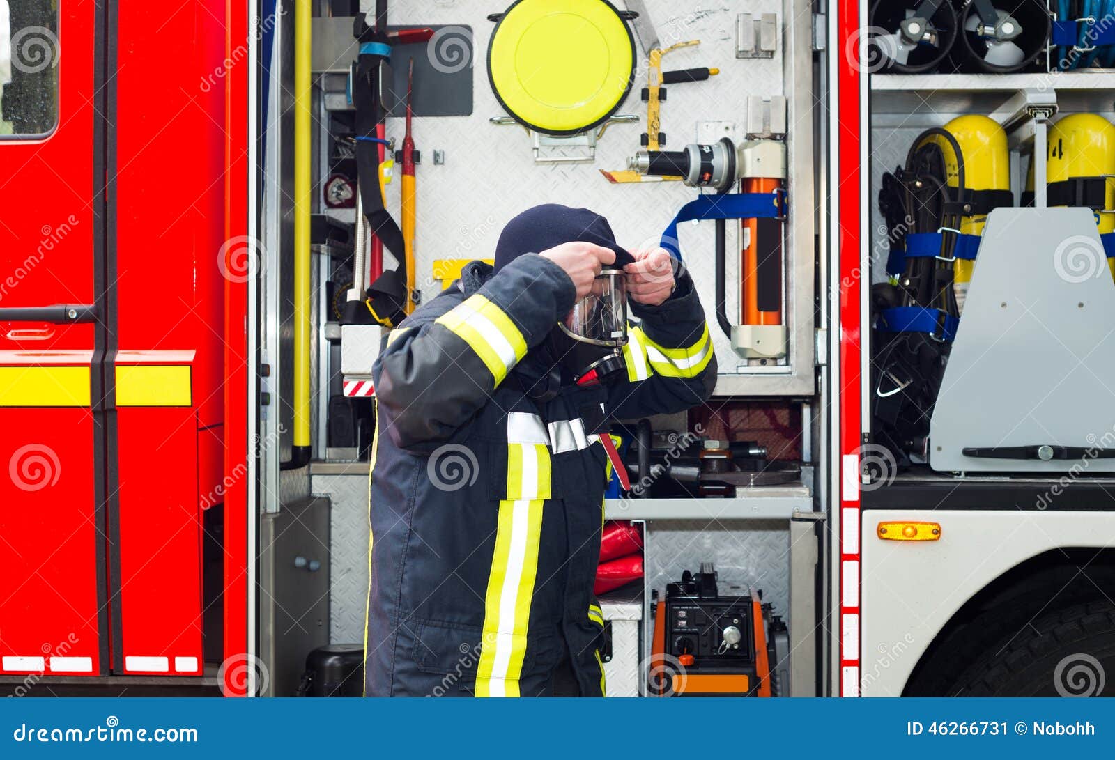 German Firefighter with Mask in Action Editorial Photo - Image of ...