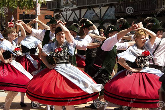 German folk dance editorial stock image. Image of leavenworth - 25806499