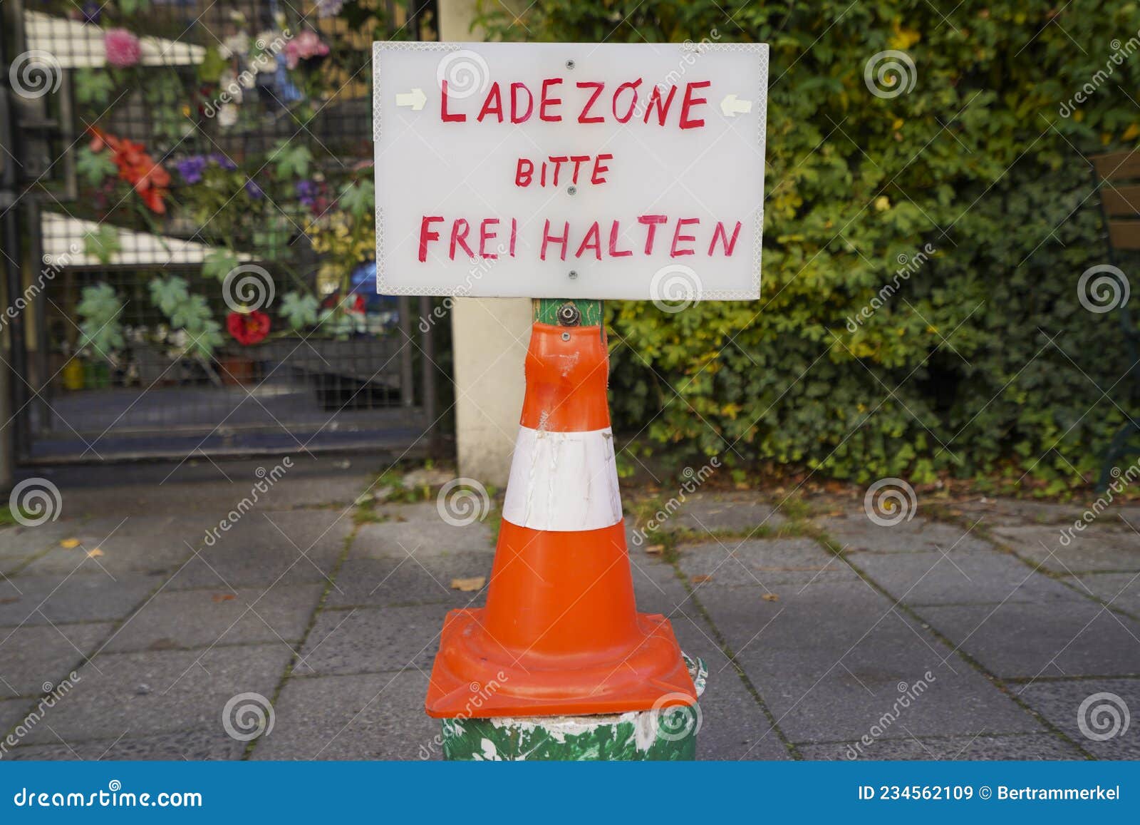 Parking Ladezone Stock Photos - Free & Royalty-Free Stock Photos from ...