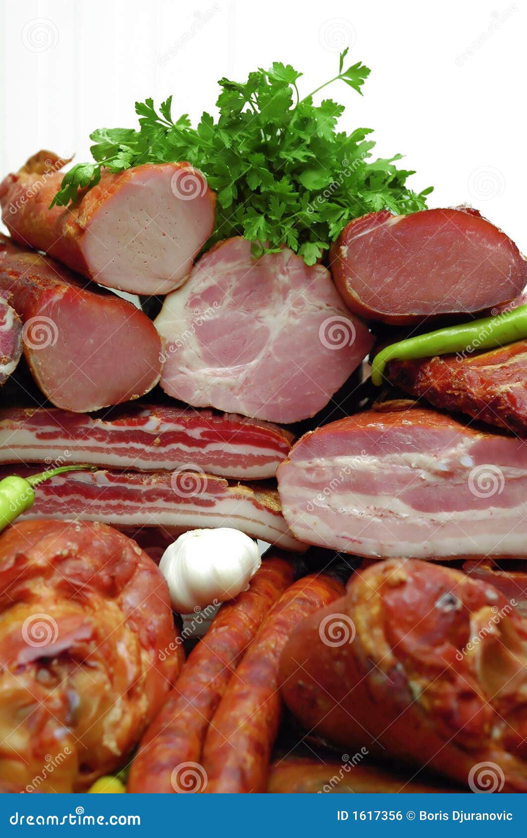 Gerookt vlees stock foto. Image of roze, keuken, maaltijd - 1617356