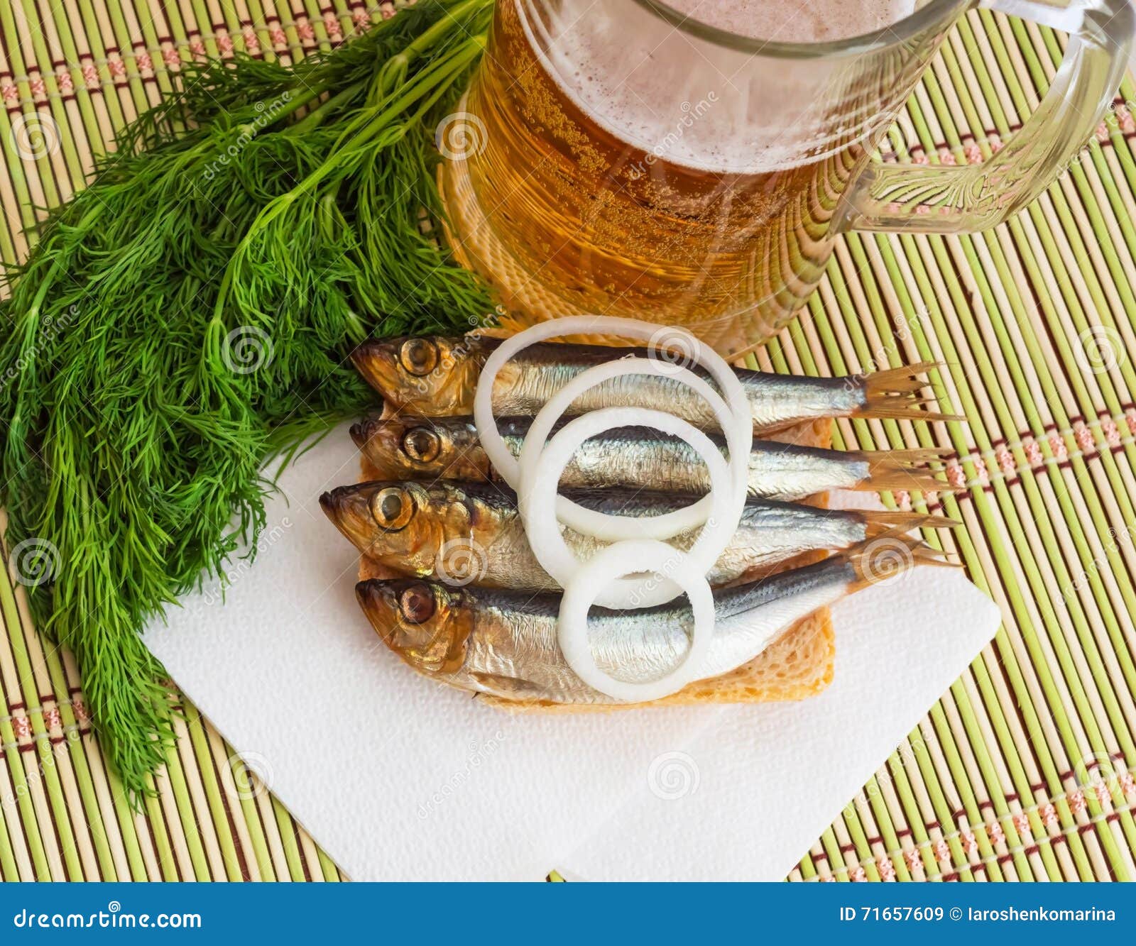 Gerookte Kleine Vissen (kilka, Sprot, Haringen) Stock Afbeelding ...