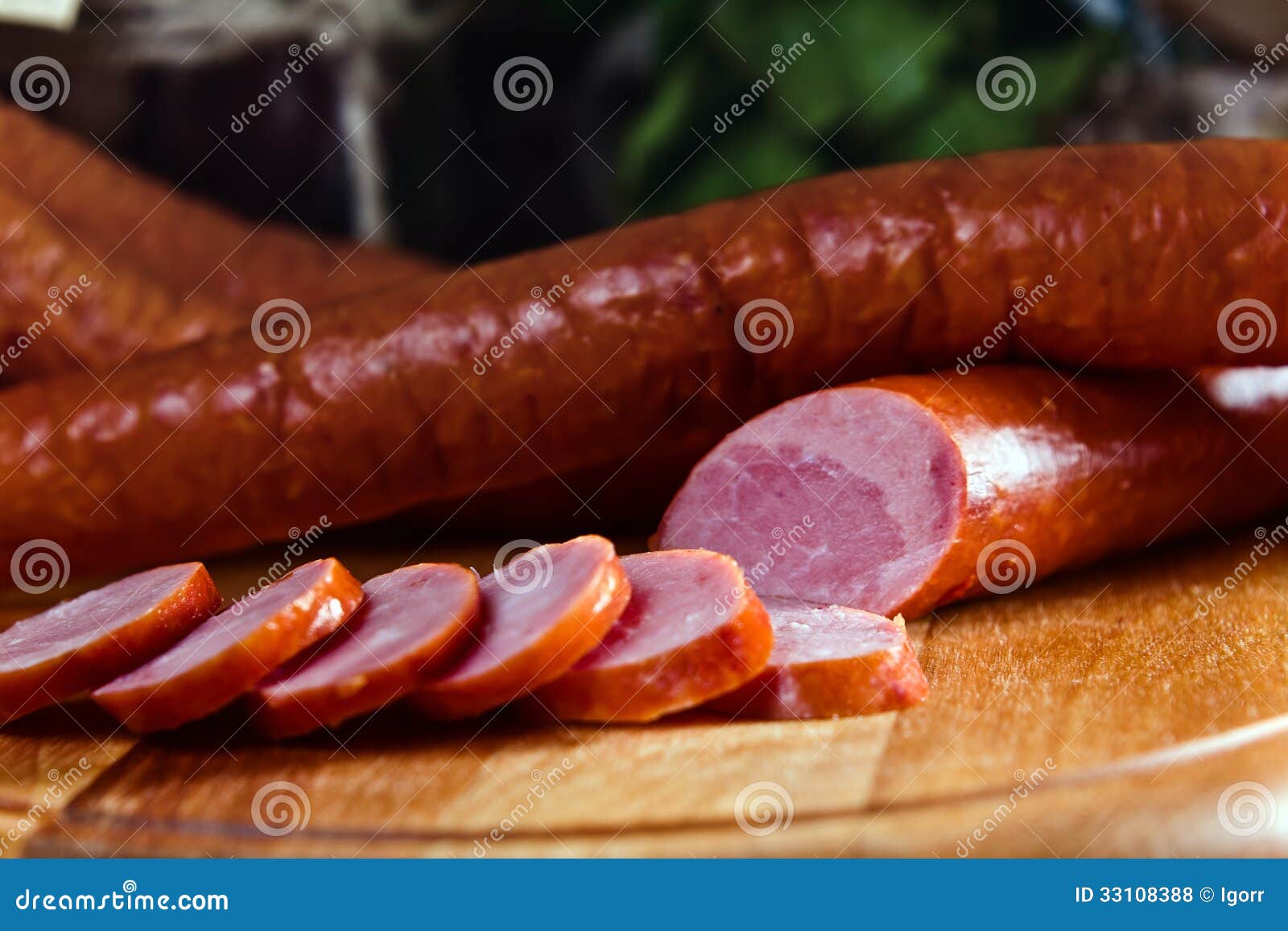 Gerookte worst stock foto. Image of voedsel, hout, gerookt - 33108388