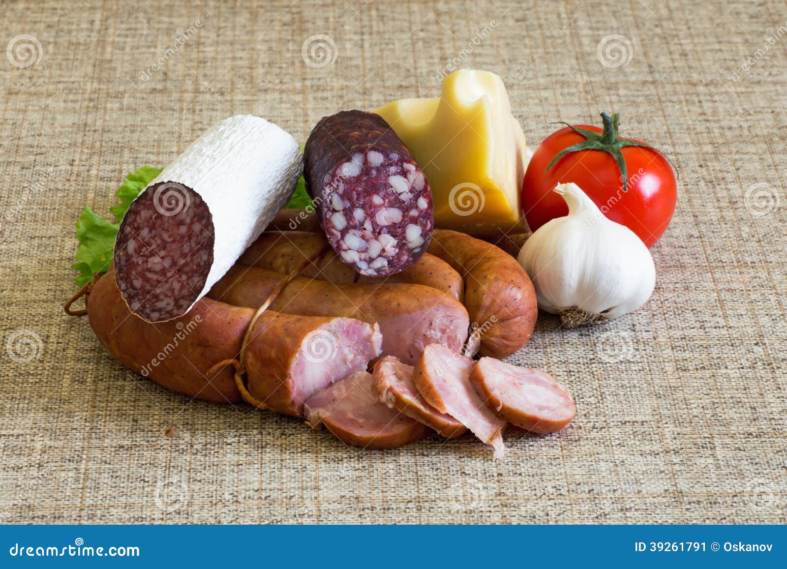 Gerookte worst stock afbeelding. Image of salami, schotel - 39261791