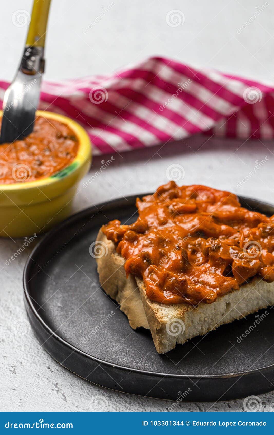Geroosterd Brood Met Verschillende Pasteien Stock Foto - Image of ...