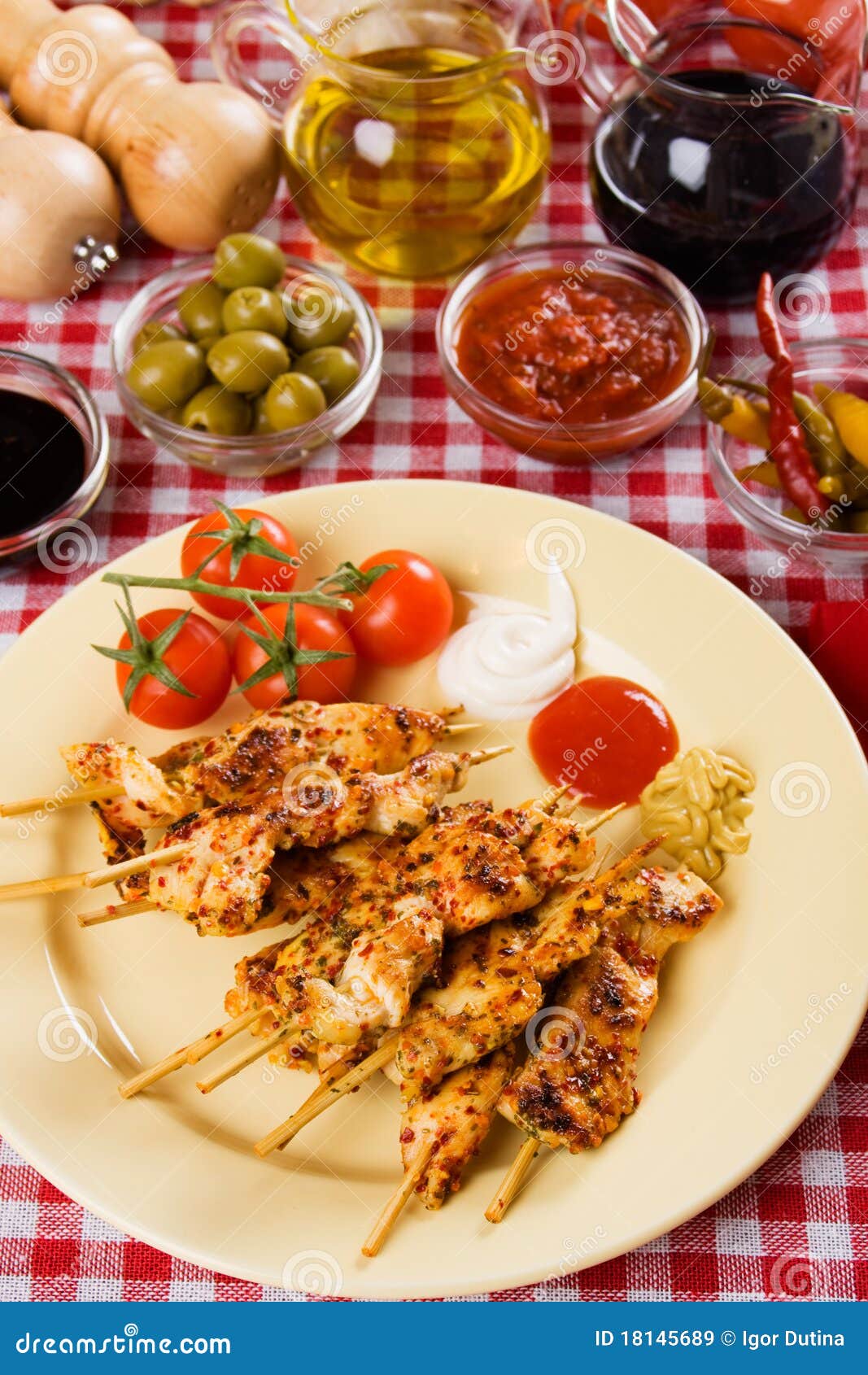 Geroosterd Kippenvlees Op Vleespen Stock Afbeelding - Image of ketchup ...