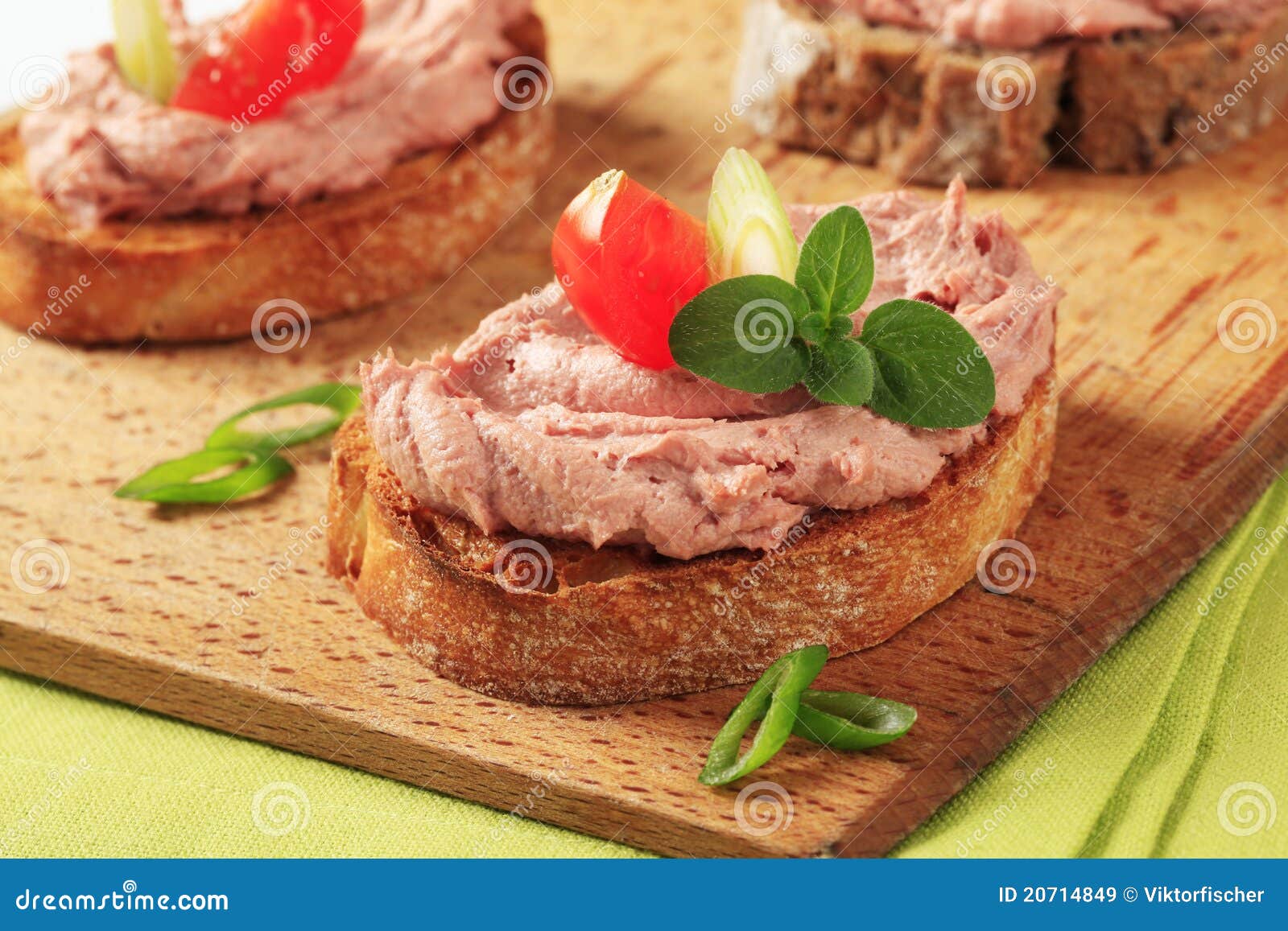 Geroosterde Brood En Pastei Stock Afbeelding - Image of romig, pastei ...
