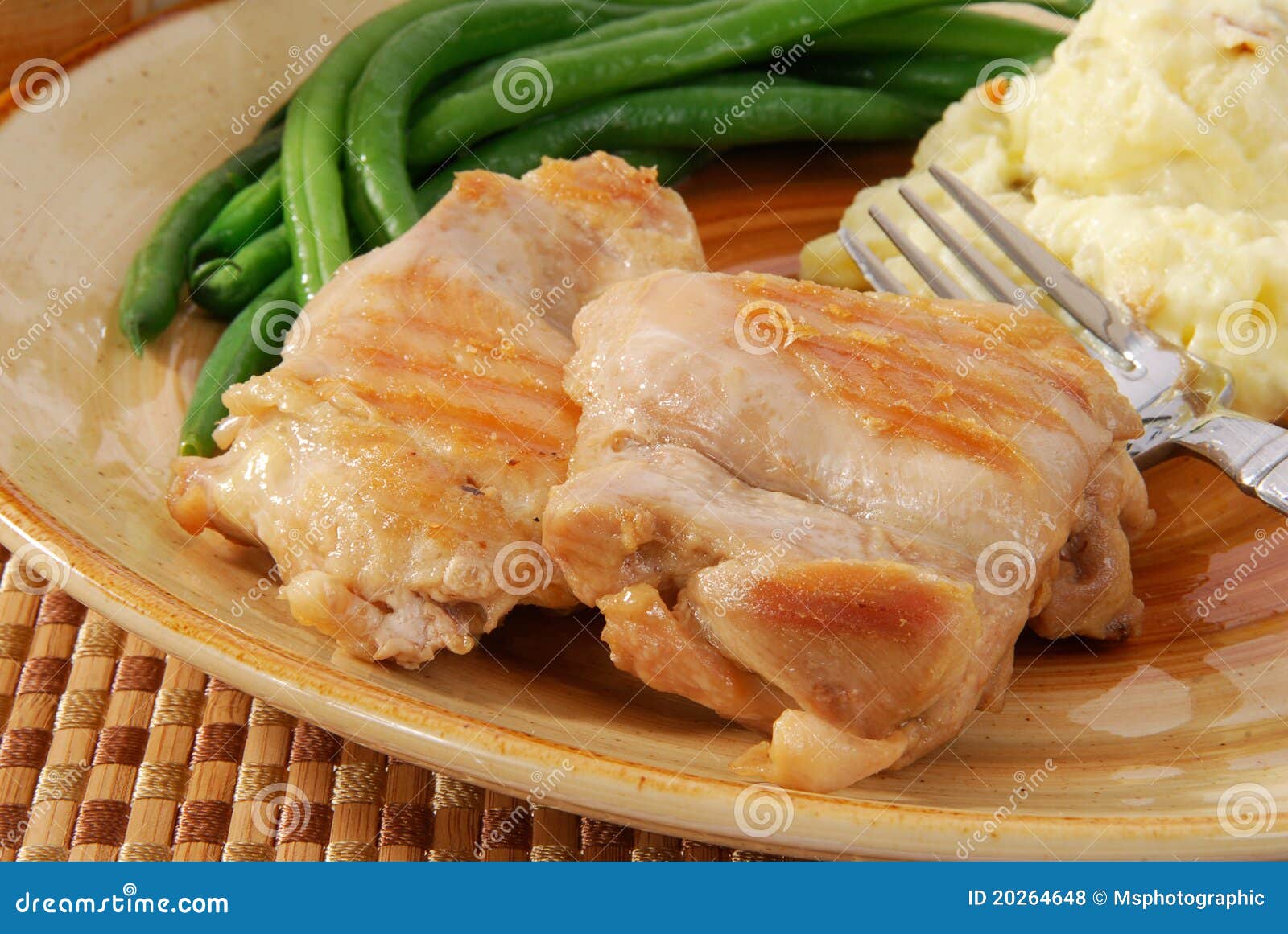 Geroosterde chicke dijen stock foto. Image of plaat, avondmaal - 20264648