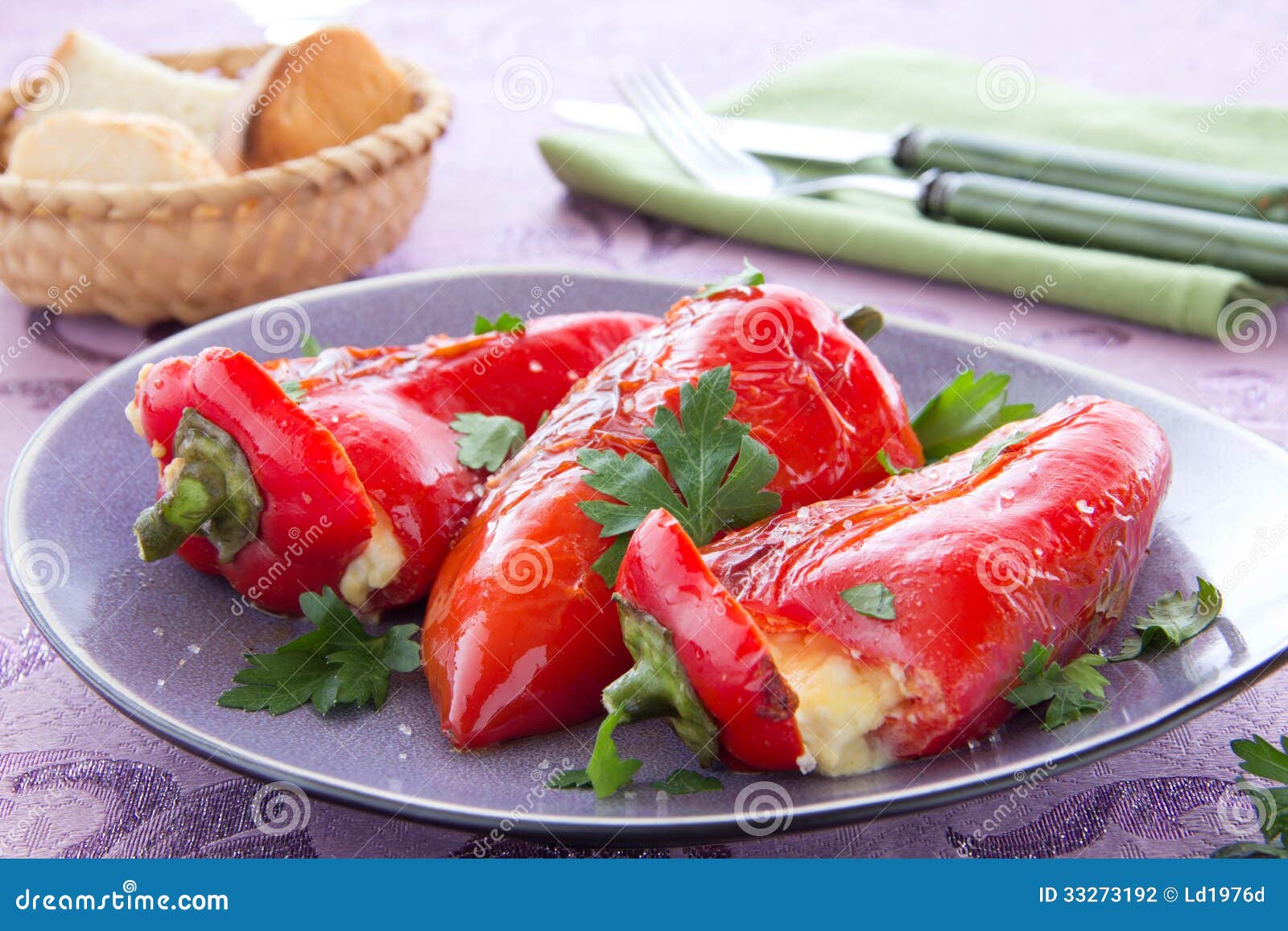 Geroosterde gevulde peper stock foto. Image of gastronomisch - 33273192