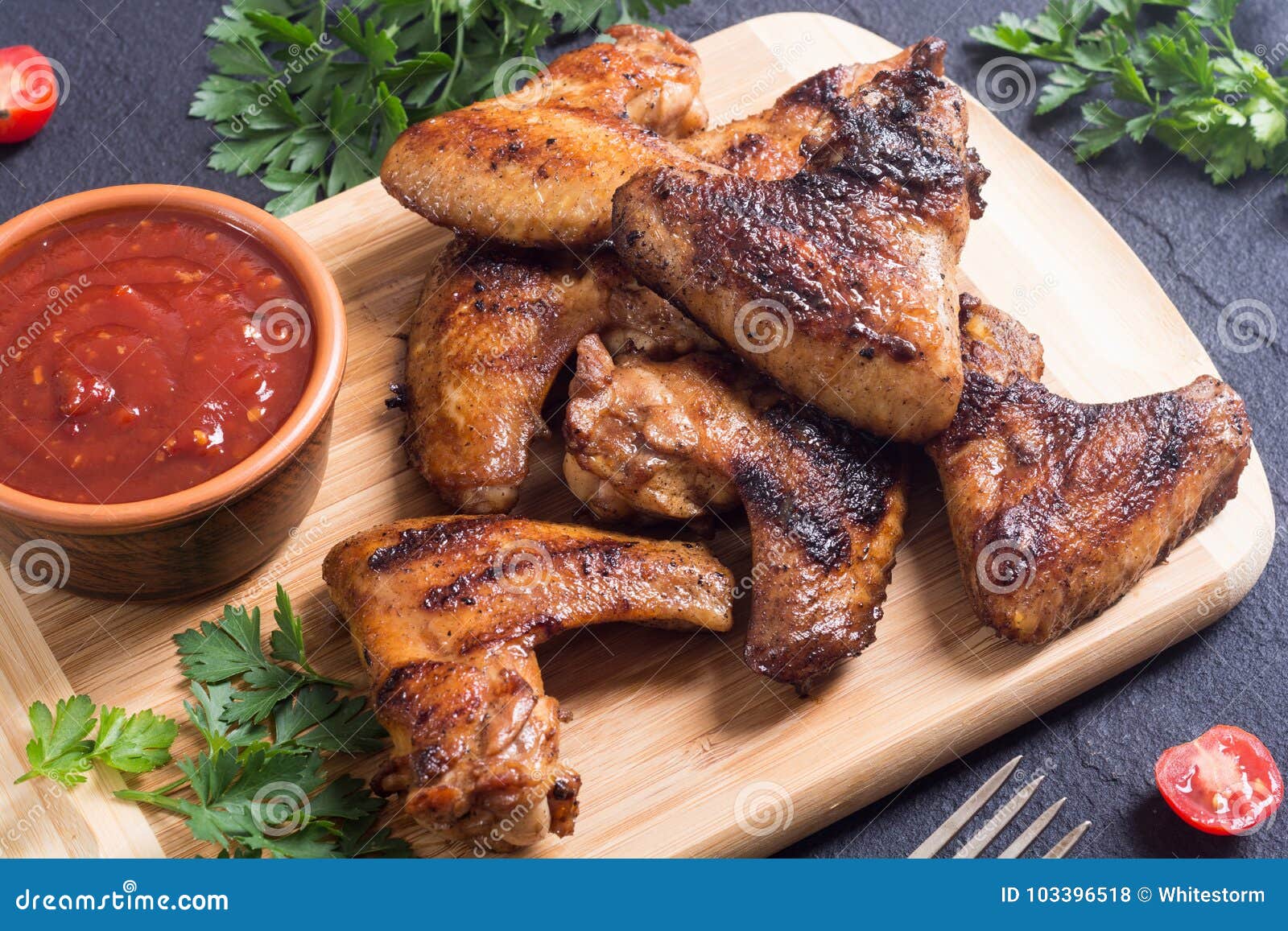 Geroosterde kippenvleugels stock foto. Image of voorgerecht - 103396518