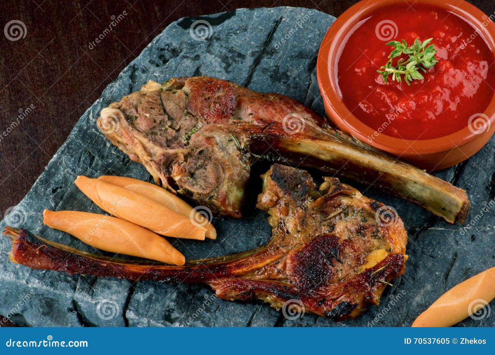 Geroosterde lamsribben stock afbeelding. Image of saus - 70537605